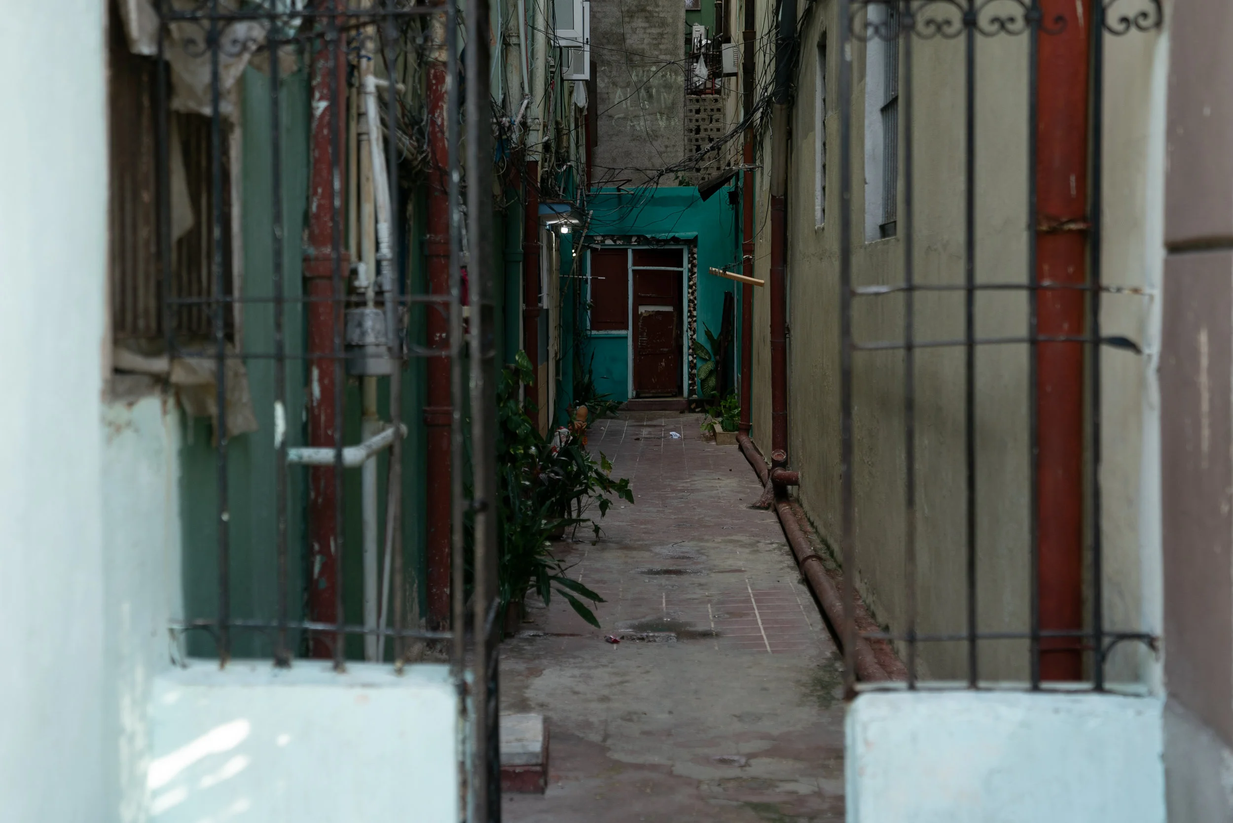 The Alleys and Side Streets of Cuba — Small Town Big World