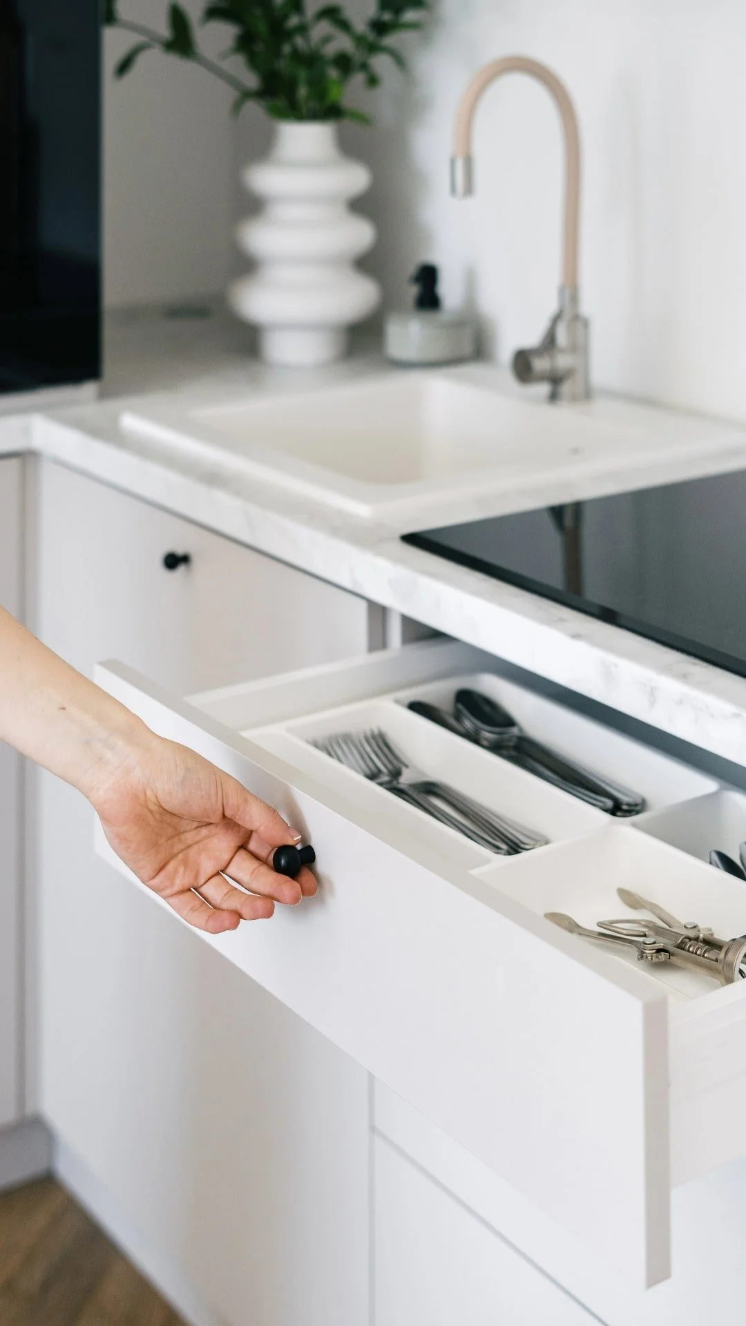 Table Hardware Inspiration: Creative Ways to Personalize Your Furniture ...