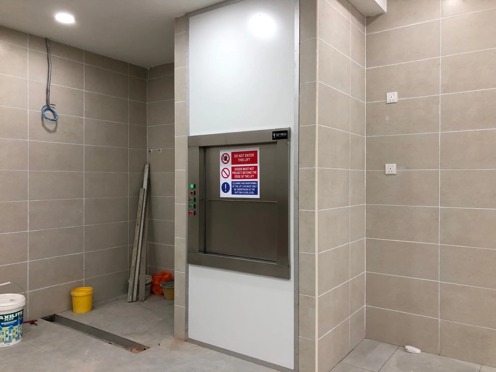 Food Lifts (Dumbwaiters) — SEP MEGA - Dock Levellers & Food Lifts ...