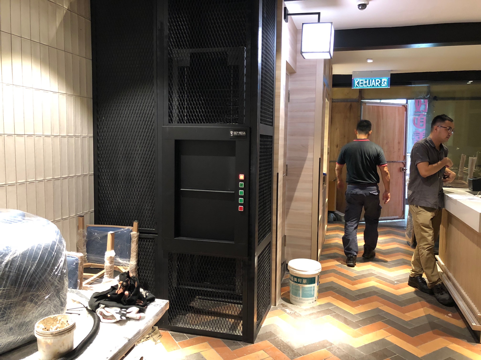 Food Lifts (Dumbwaiters) — SEP MEGA - Dock Levellers & Food Lifts ...