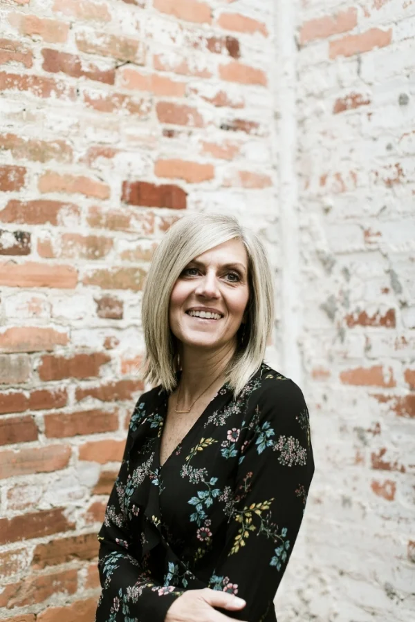 About — laura dake