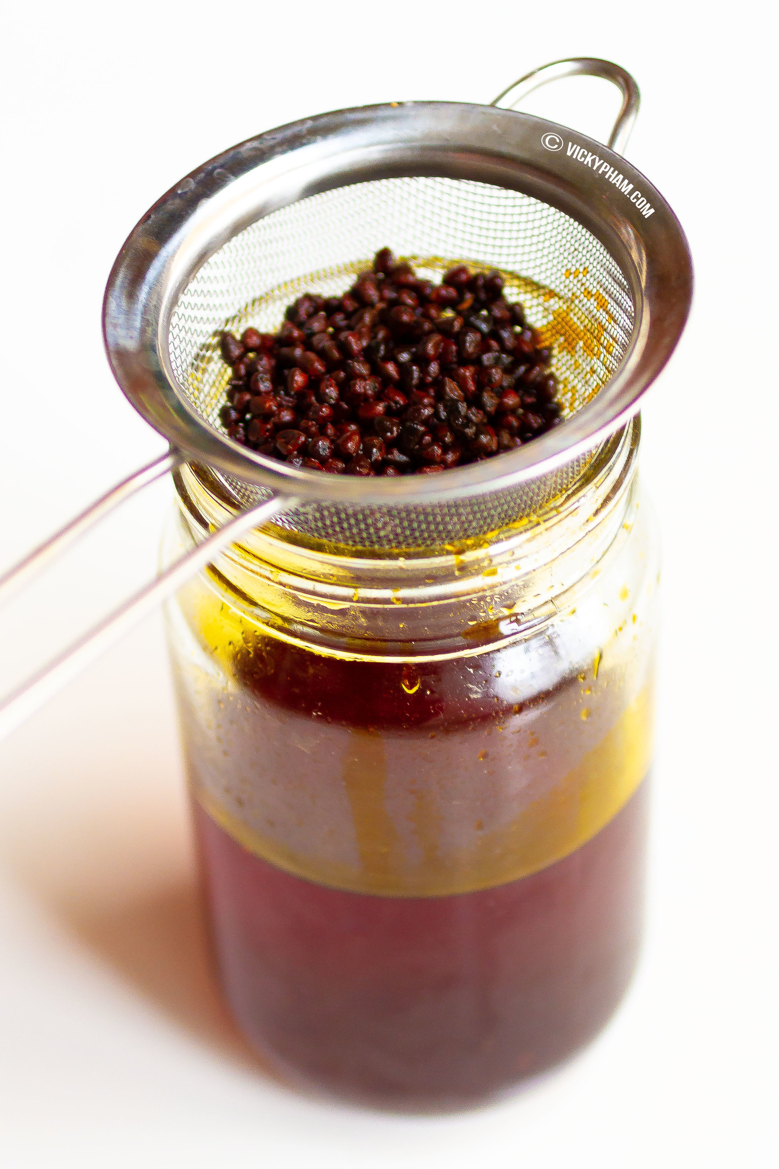 Annatto Oil (Dau Hat Dieu) — Vicky Pham