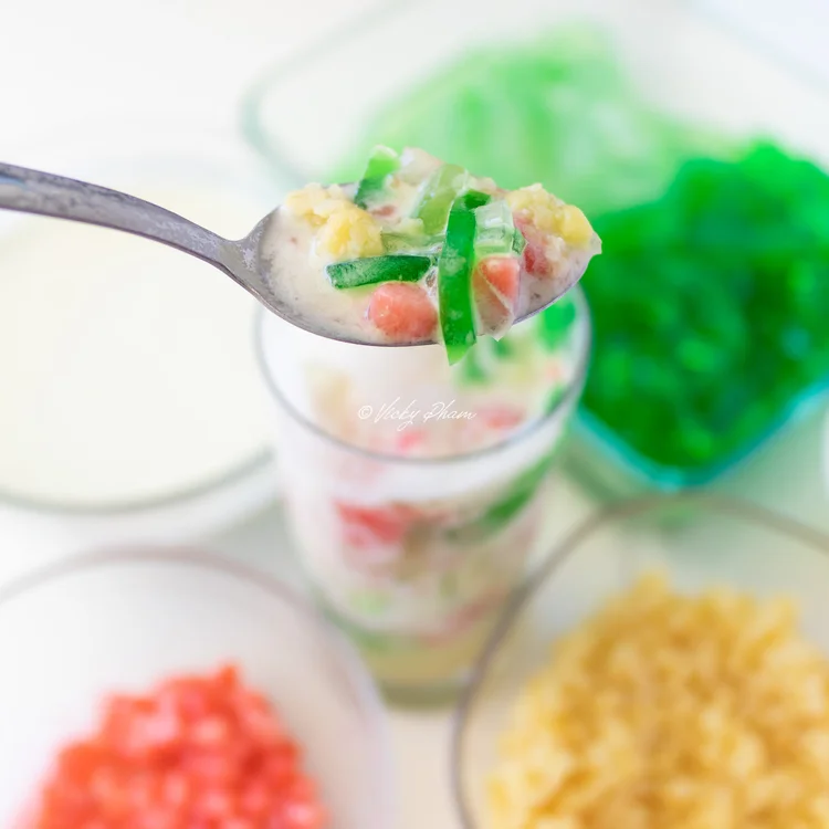 Vietnamese Three Color Dessert (Che Suong Sa Hat Luu / Che Ba Mau ...