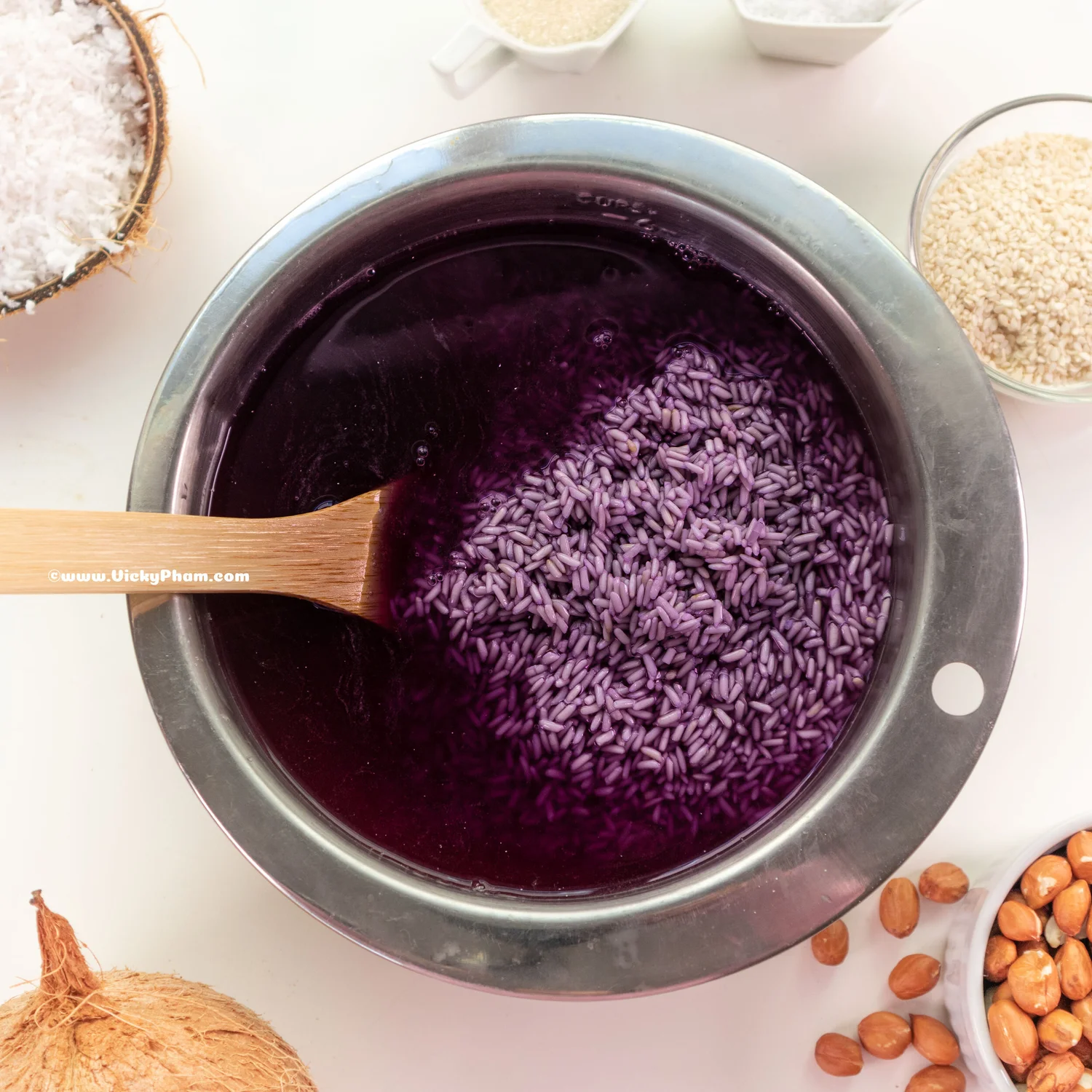 How to Make Vietnamese Sweet Coconut Purple Sticky Rice Using a Rice ...