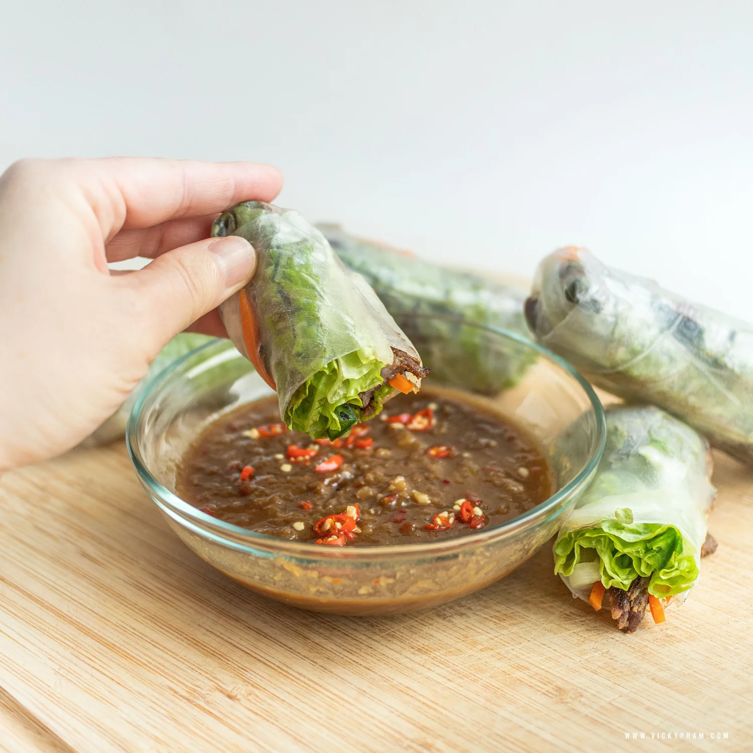 Vietnamese Lemongrass Grilled Beef Spring Rolls (Thịt Bò Nướng Cuốn ...