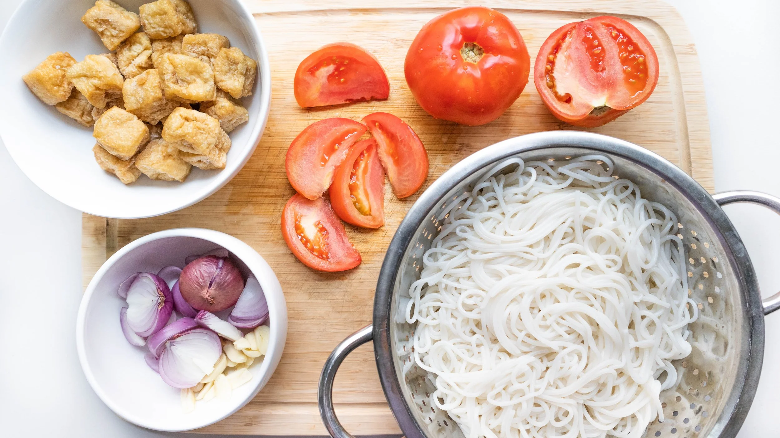 Vietnamese Crab, Shrimp, Pork & Tomato Noodle Soup (Bun Rieu from ...