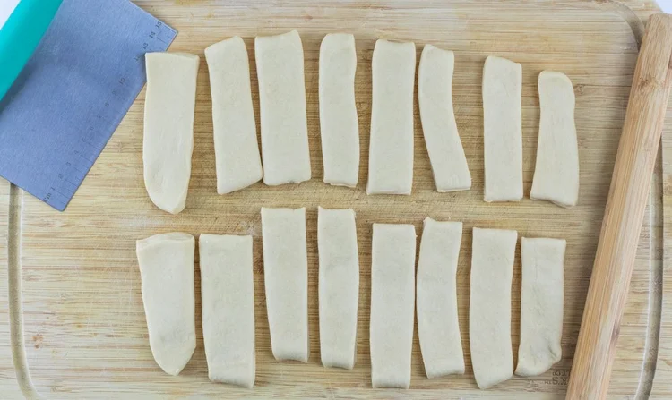 Chinese Fried Breadstick (Youtiao/Gio Chao Quay) — Vicky Pham