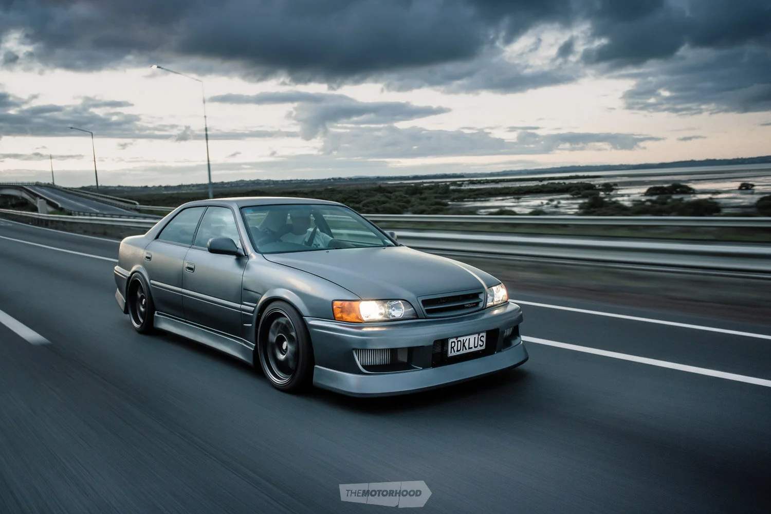 Toyota chaser jzx100 engine bay 271577