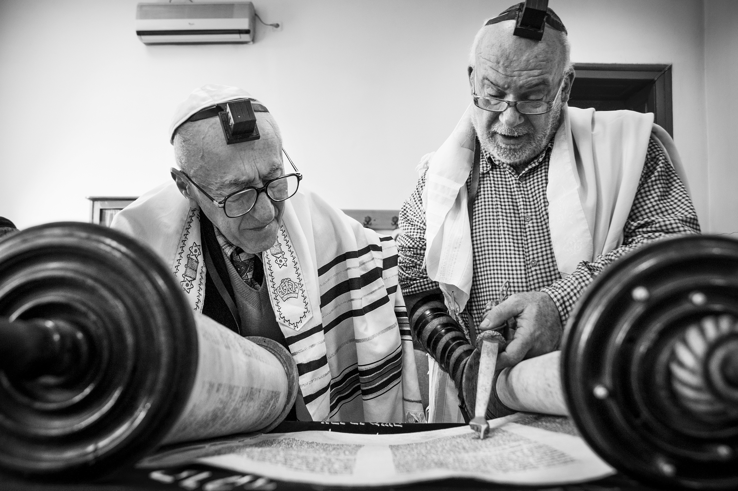 THE JEWS OF ORADEA — DANIEL OWEN | PHOTOJOURNALIST