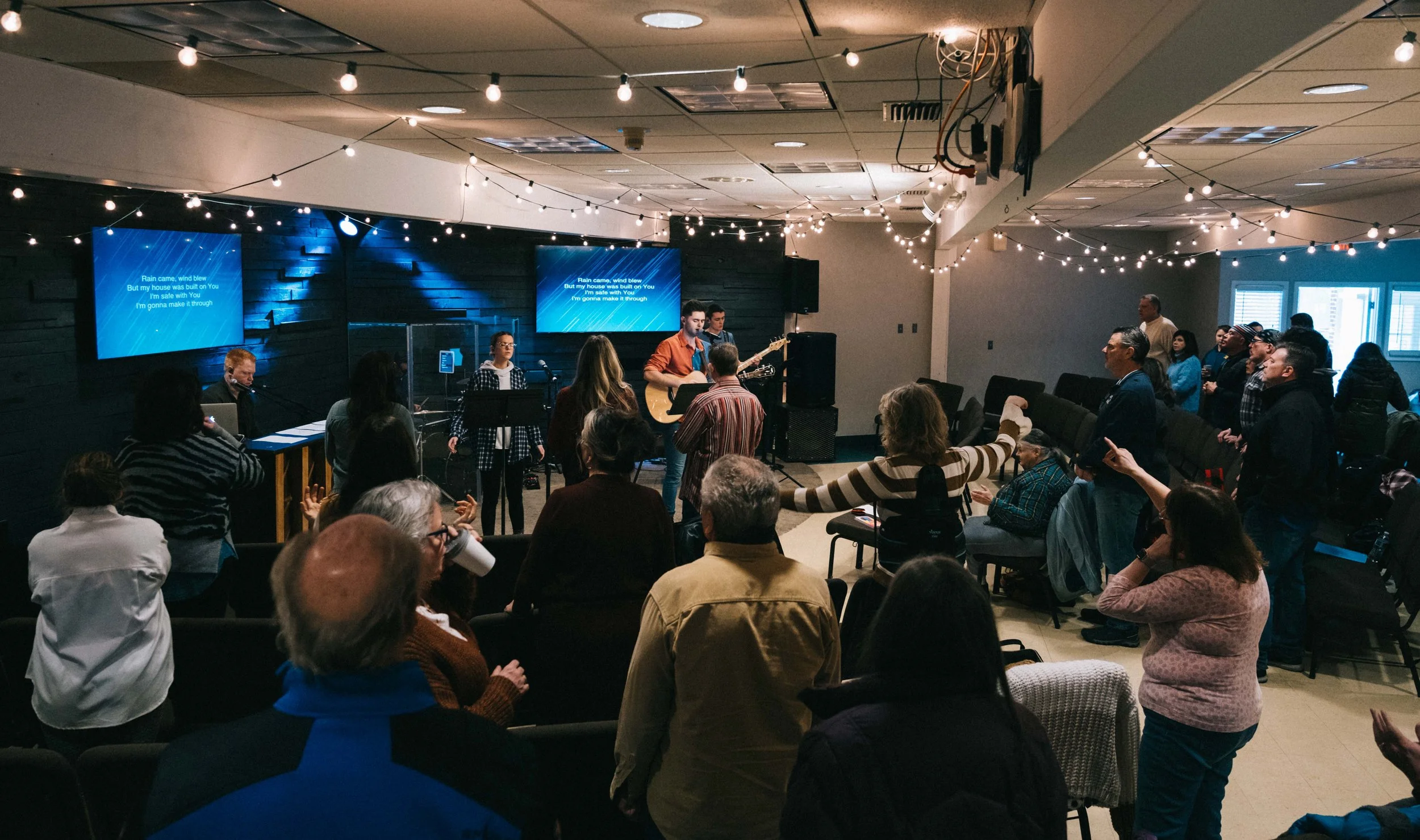 Christian Church in Carol Stream, Illinois - Family Life Christian Center