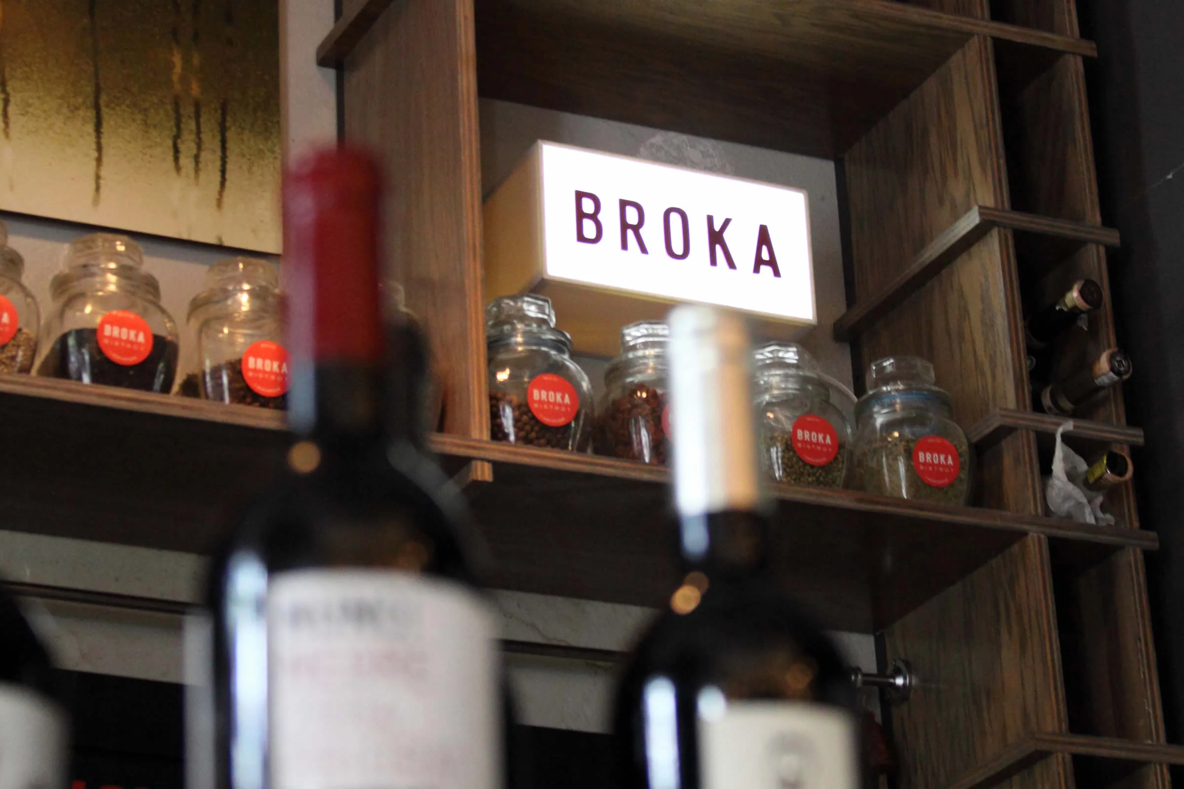 El Patio y la cocina — Broka Bistrot