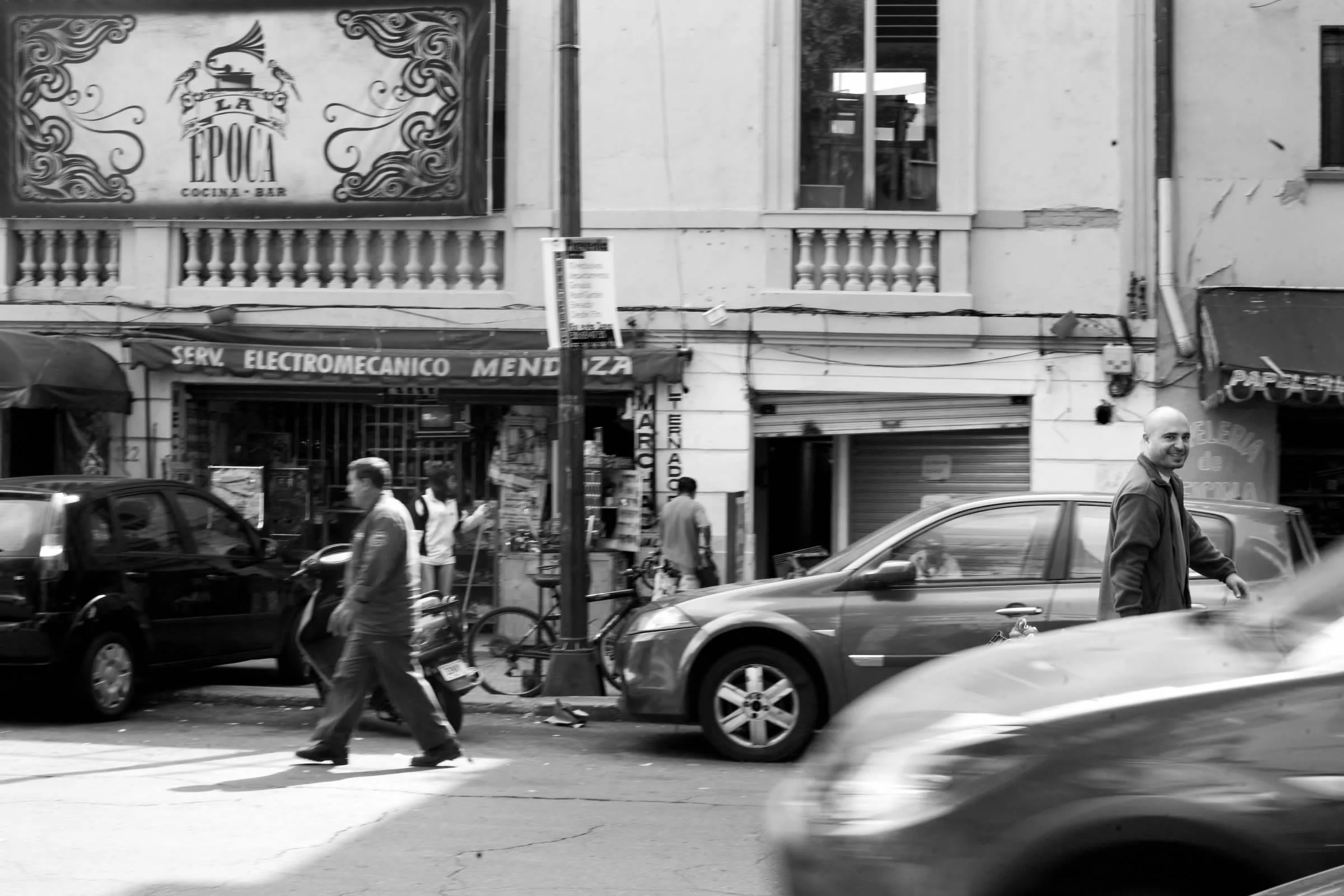 El Patio y la cocina — Broka Bistrot