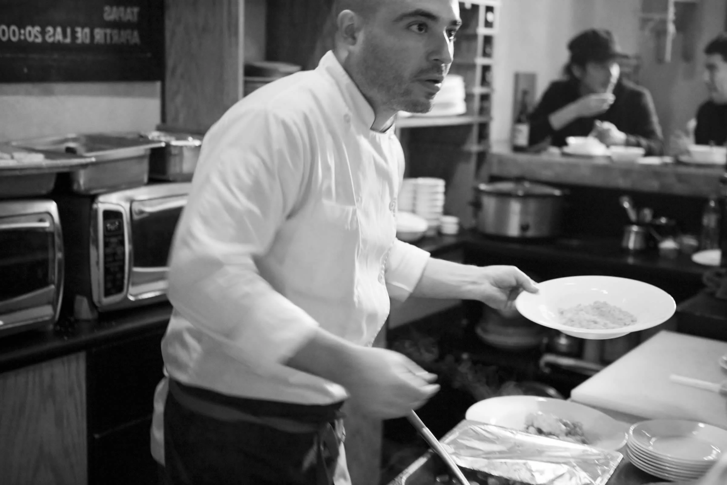 El Patio y la cocina — Broka Bistrot