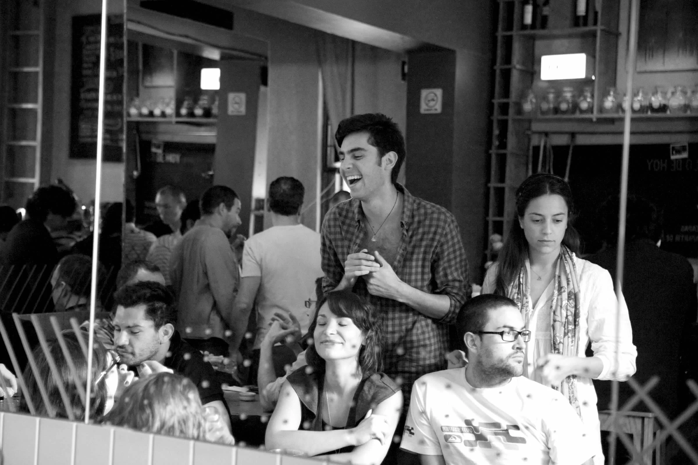 El Patio y la cocina — Broka Bistrot