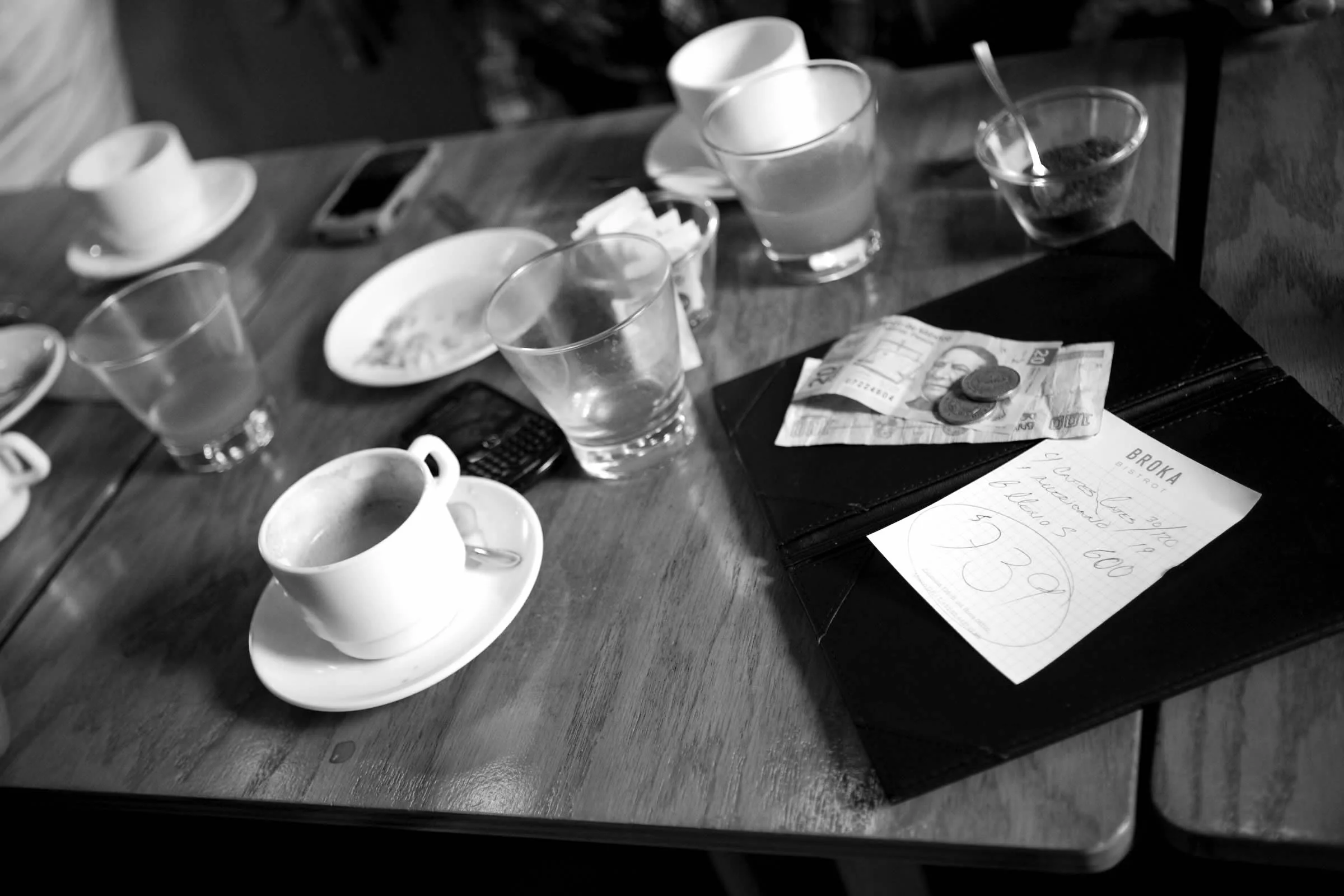 El Patio y la cocina — Broka Bistrot