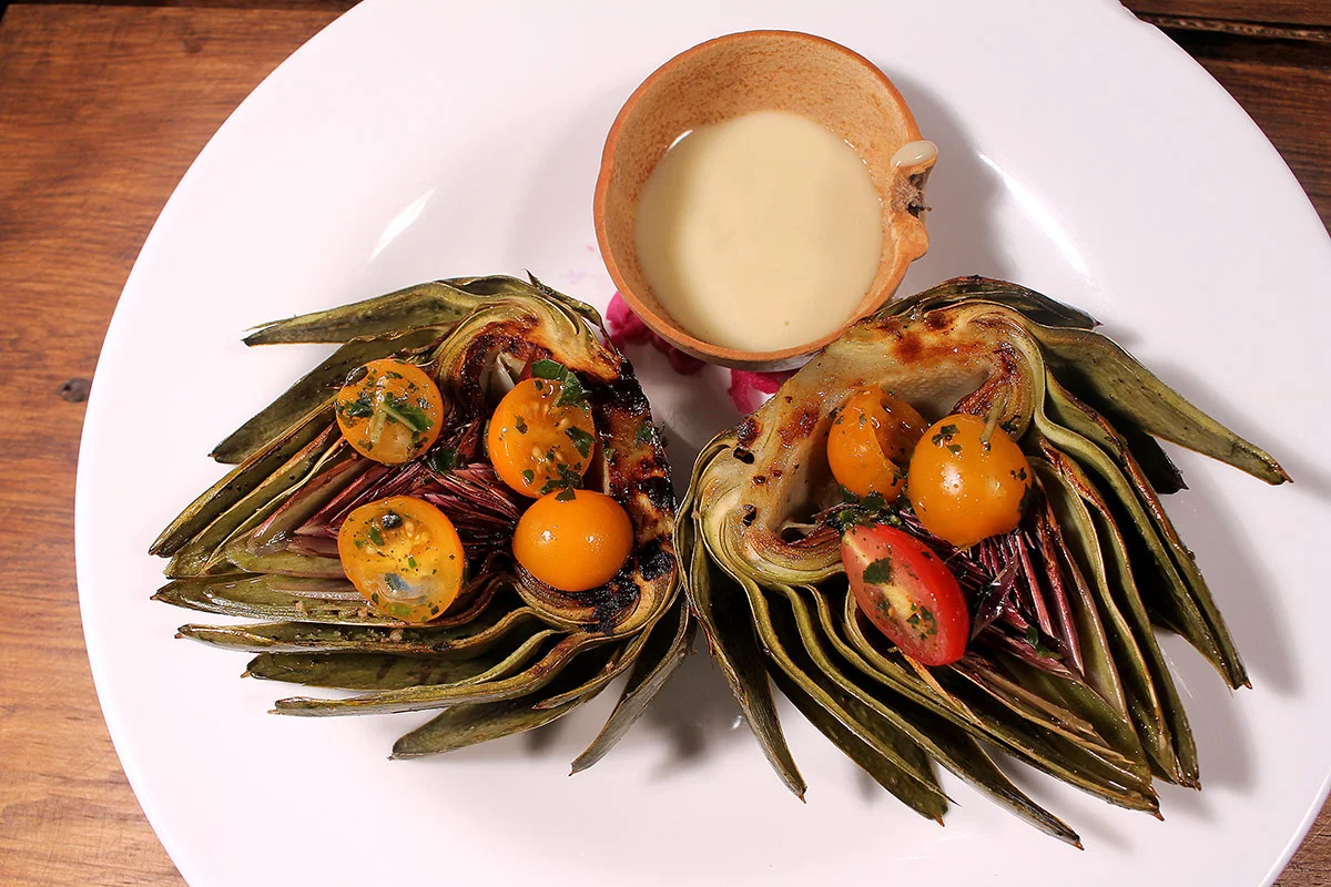El Patio y la cocina — Broka Bistrot