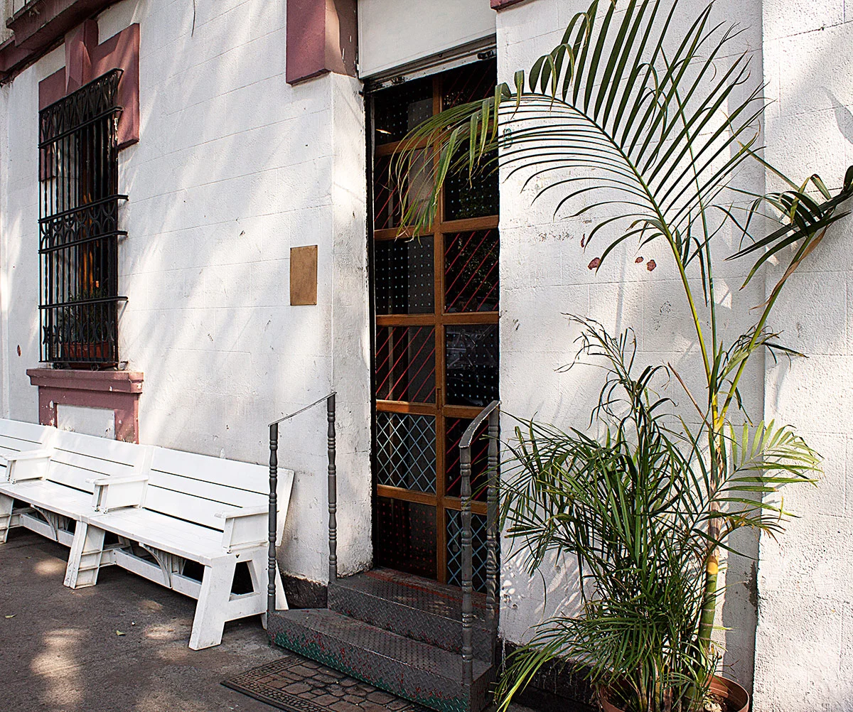El Patio y la cocina — Broka Bistrot