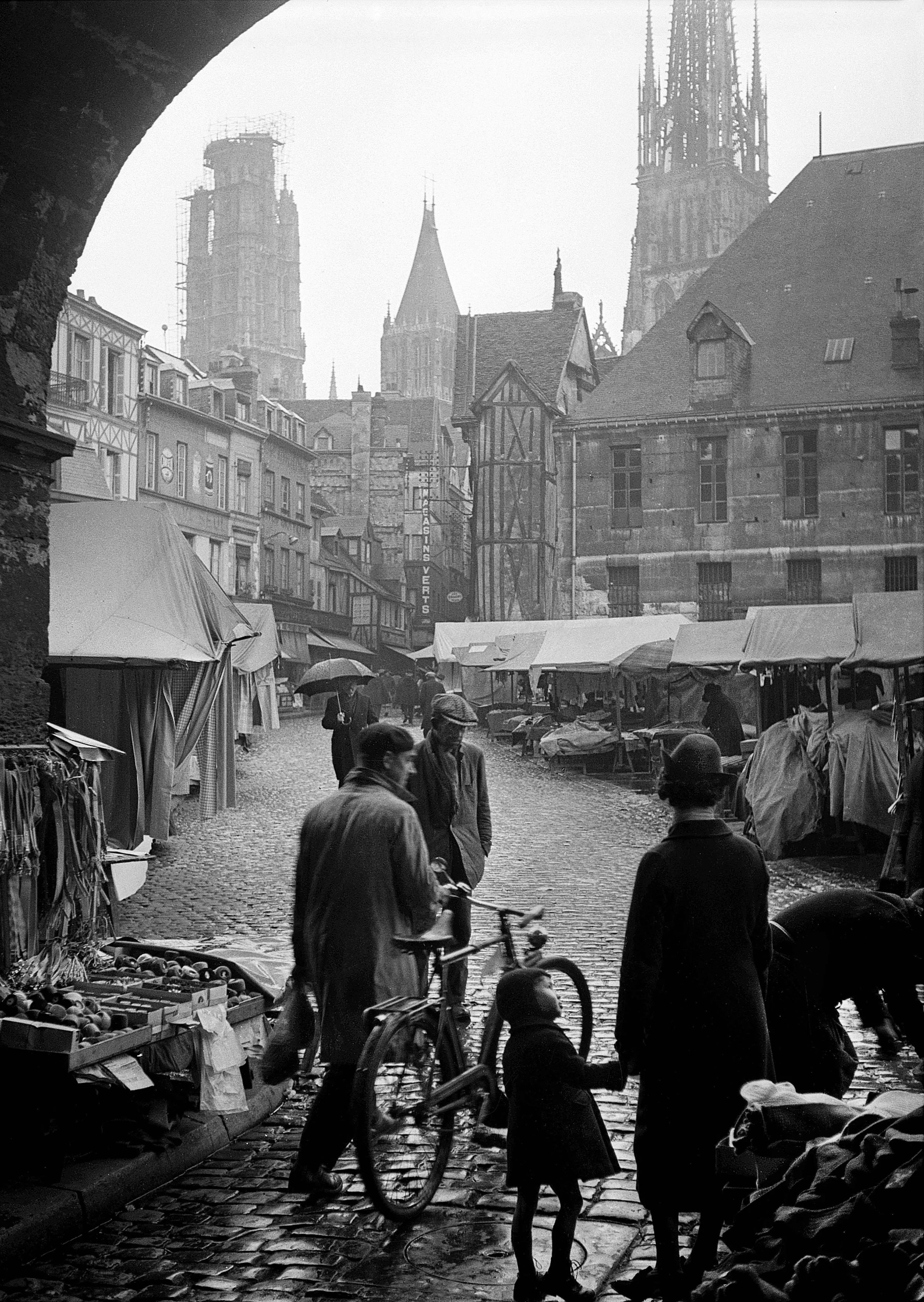 Attic Treasures: Newly Discovered Photographs of Pre-War London ...