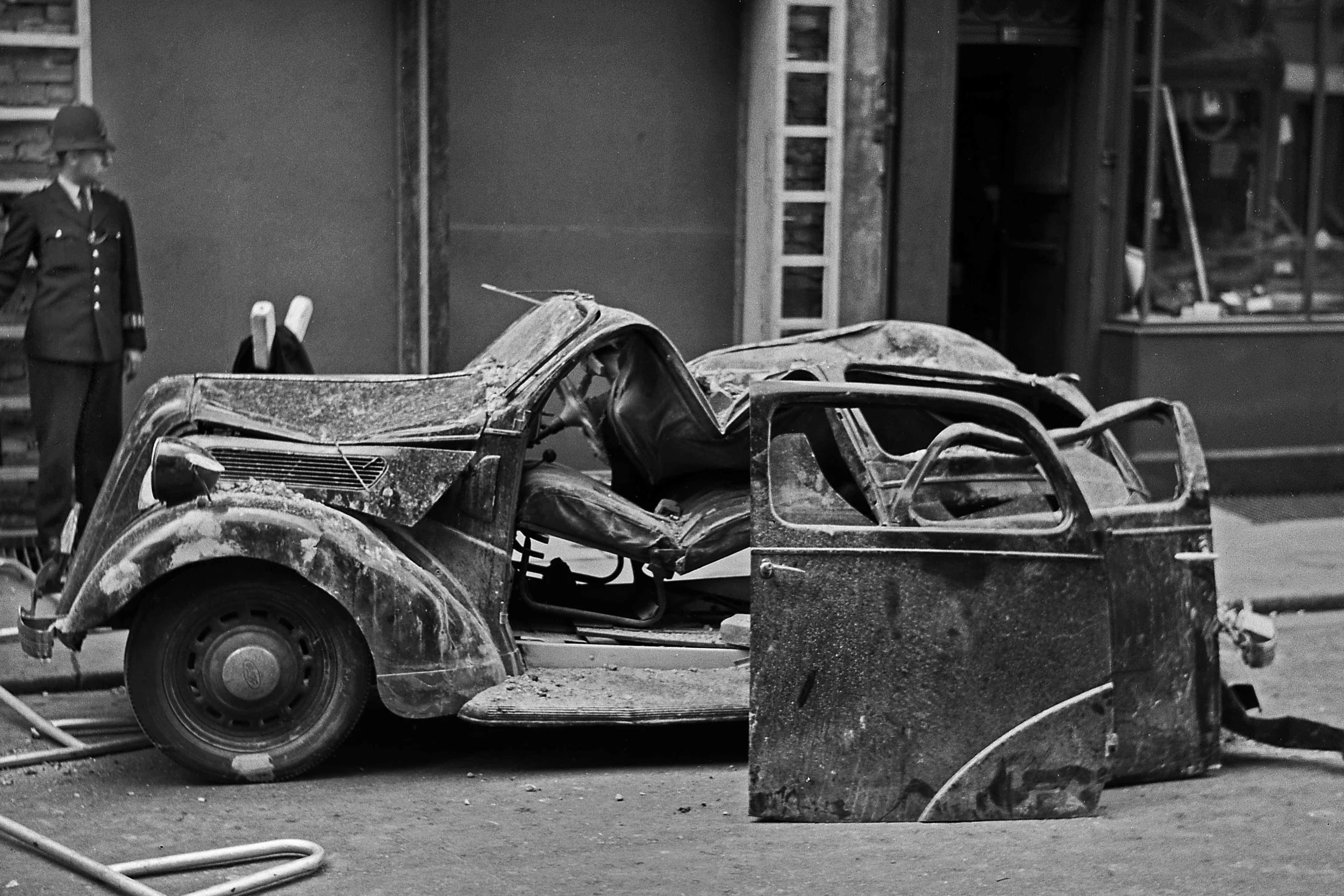 Attic Treasures: Newly Discovered Photographs of Pre-War London ...