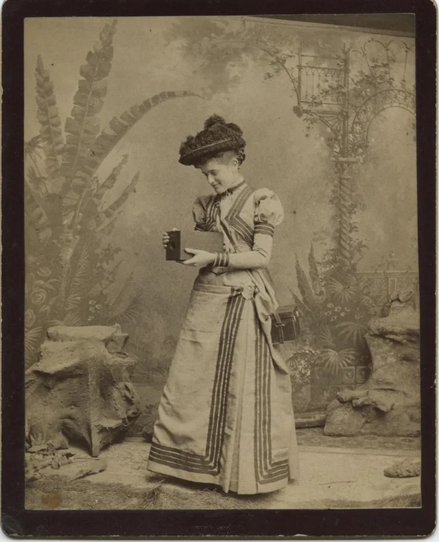 Victorian Women Photographers with Their Cameras — Online - Don't Take ...