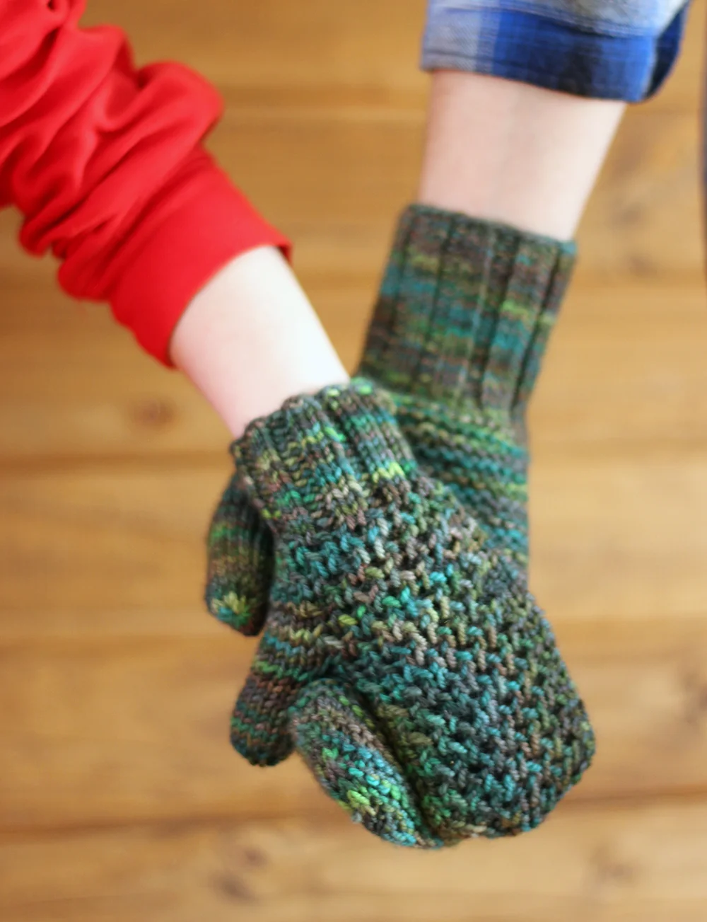 March Club Colourway & Pattern - Floe Mitts — Tanis Fiber Arts