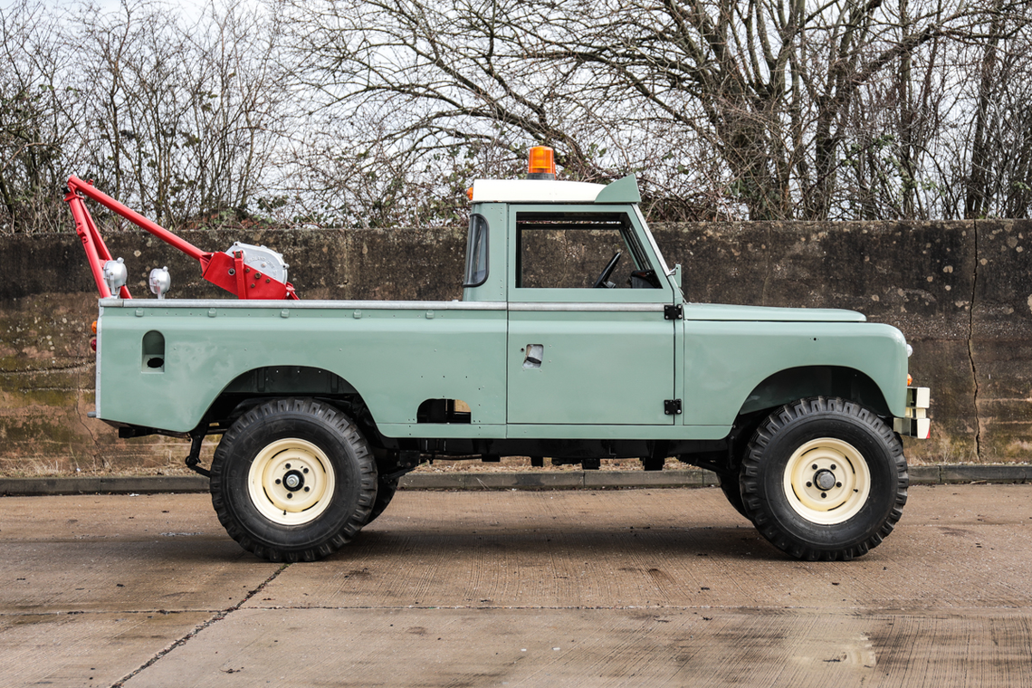 Land Rover Series 109 Recovery Truck — C1 Models