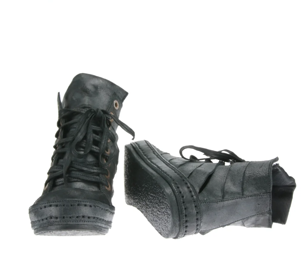 8Hole LB SL Grey Suede Culatta — James Kearns