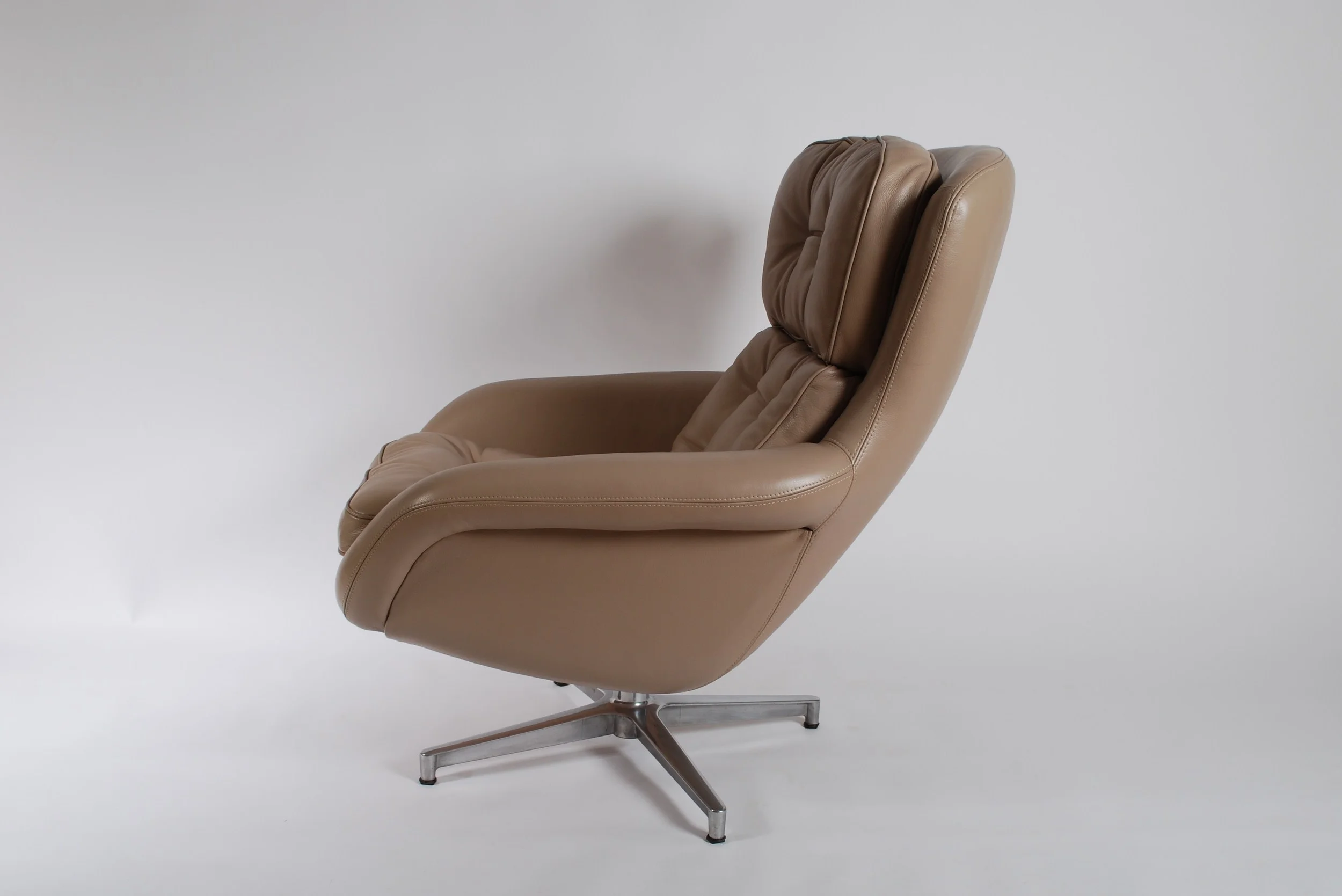 Lounge Swivel Chair 60's — Flux Vintage