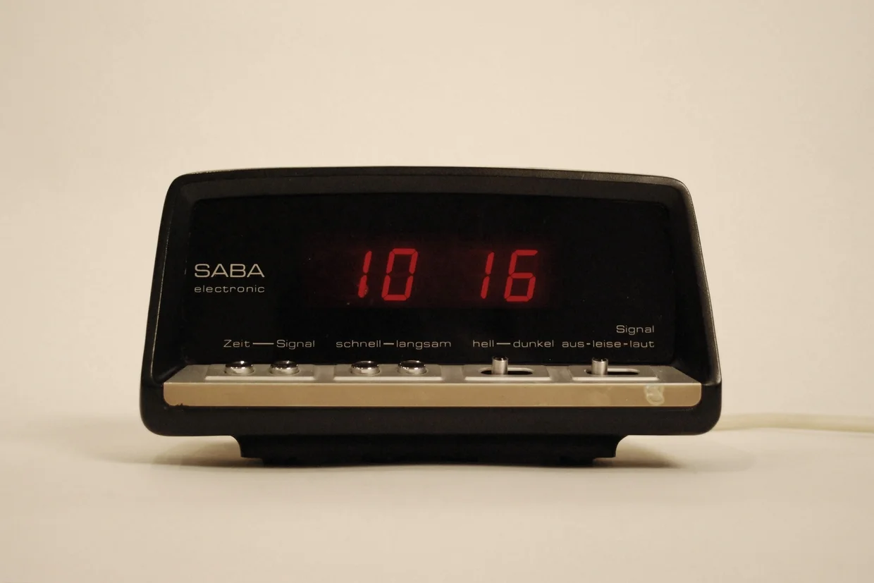 Alarm clock Saba EZ15 red display Germany 70's — Flux Vintage