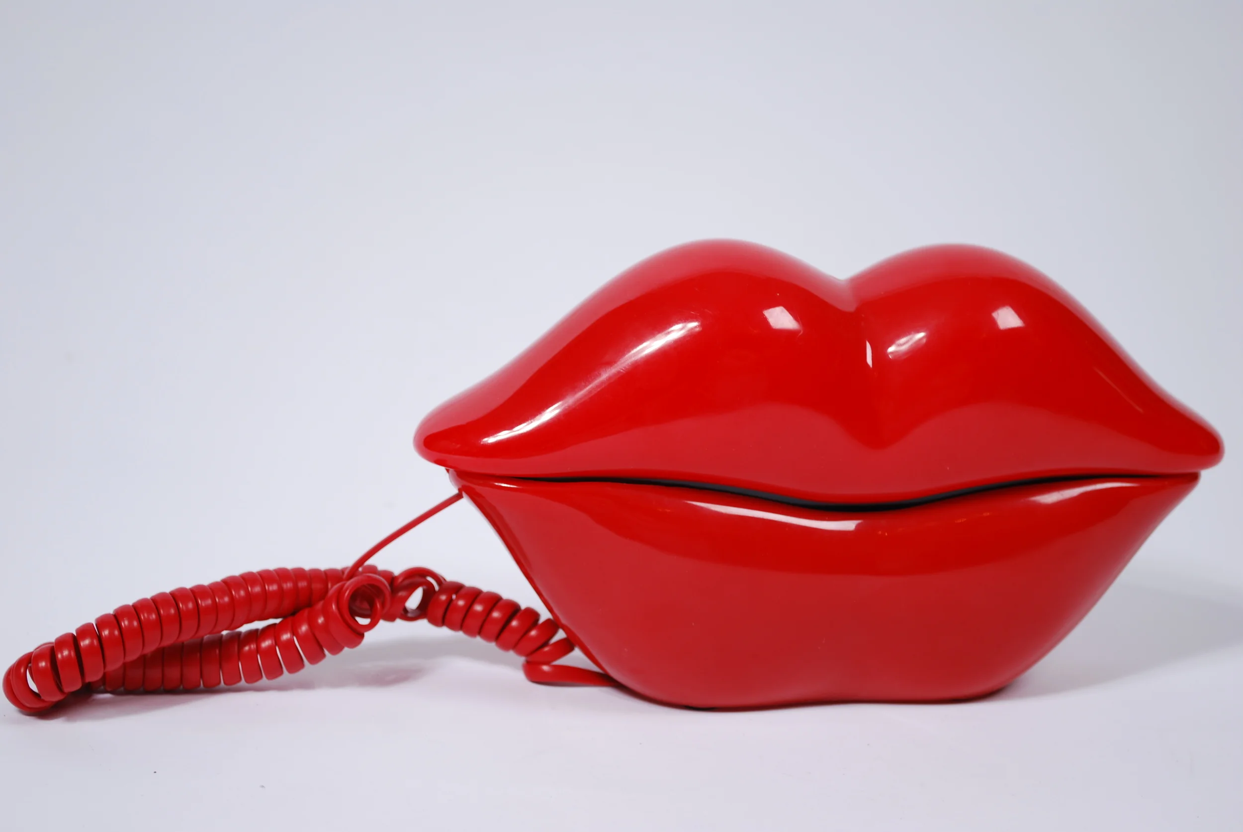 Red lip telephone, 90's — Flux Vintage