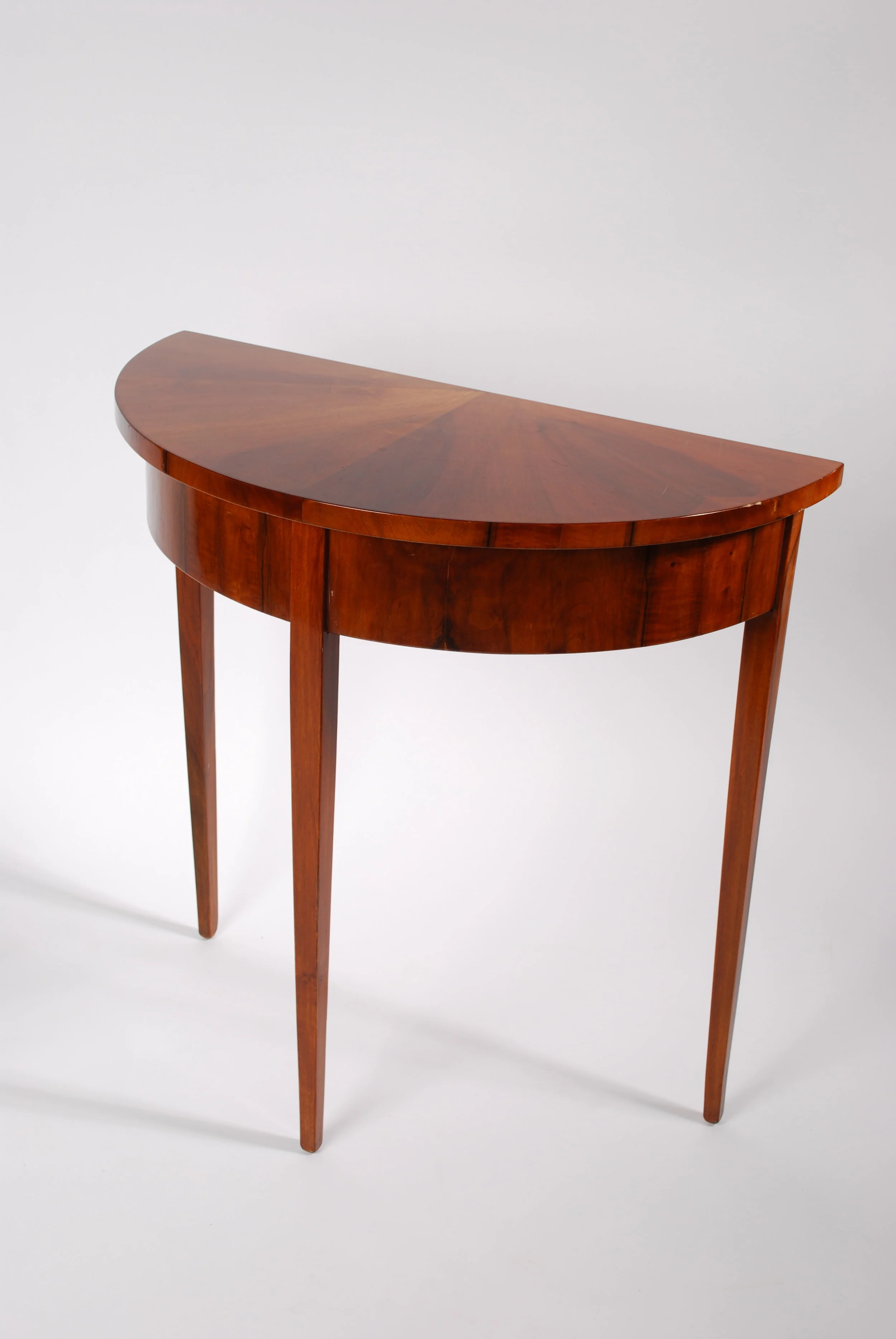 Tables — Flux Vintage