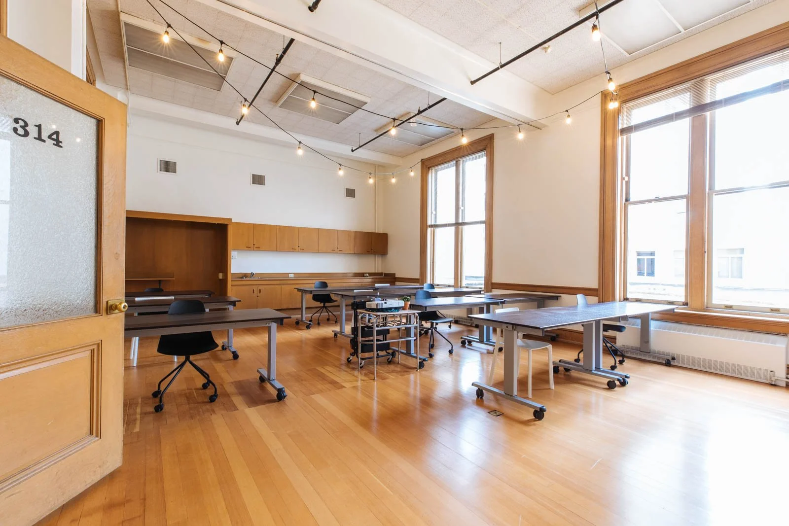 Tacoma - Photos - Cascade Room | The Pioneer Collective