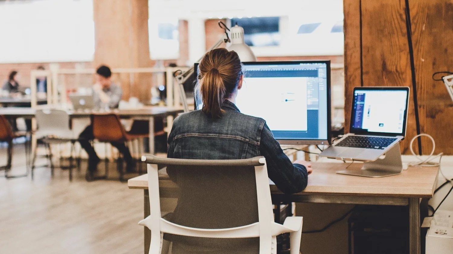 24/7 Dedicated Coworking Desks — The Pioneer Collective