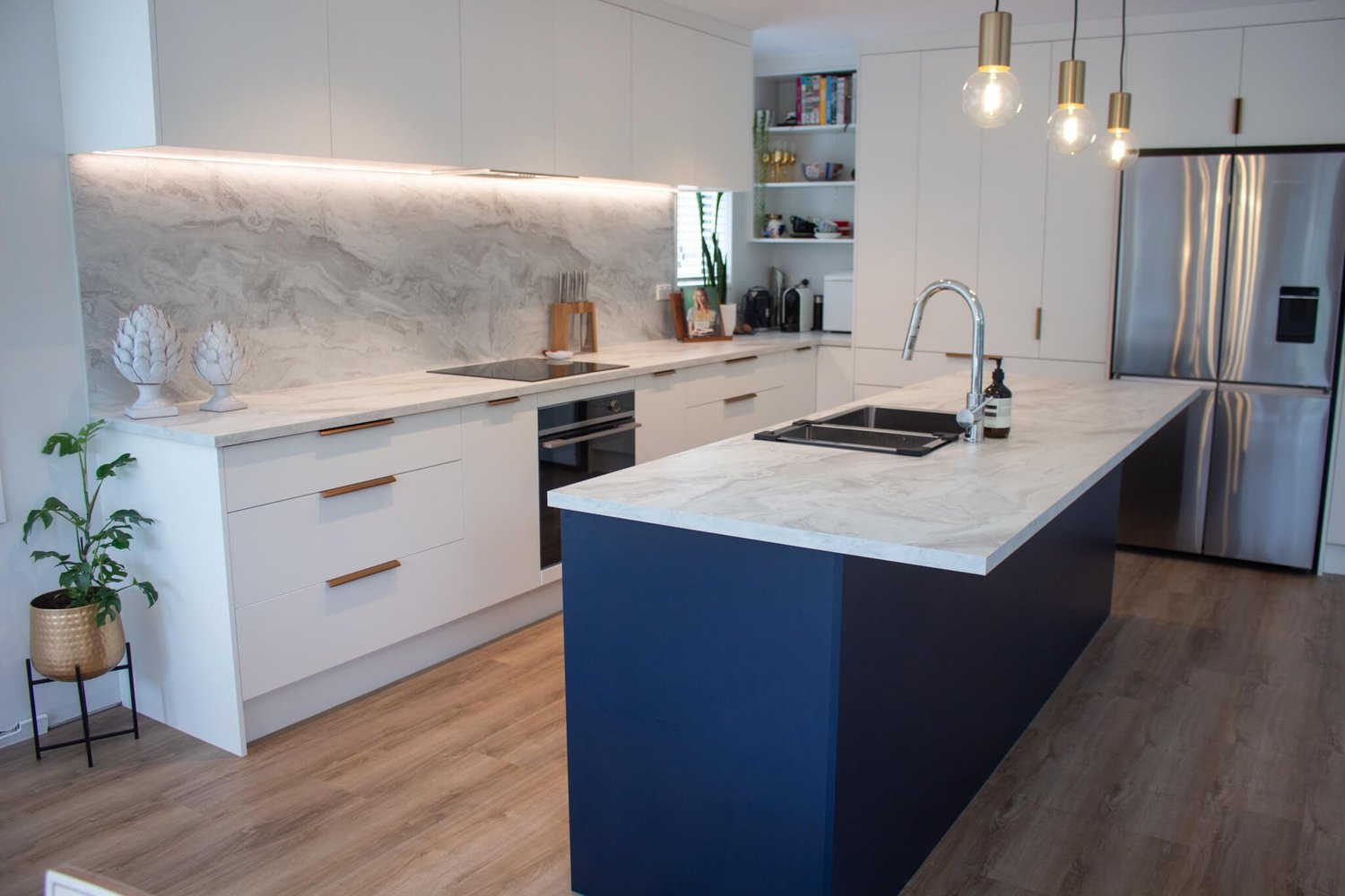 Laminate Surfaces — Freeform Laminates and Stone