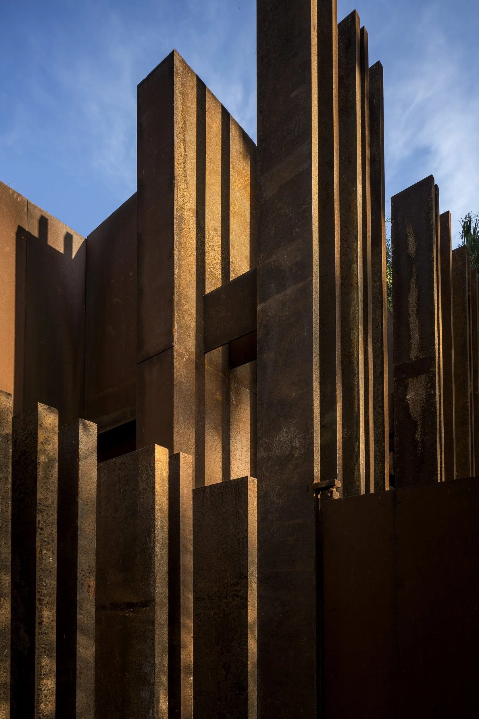 Gatehouse in Coral Gables Rene Gonzalez Architect Raymond Jungles ...