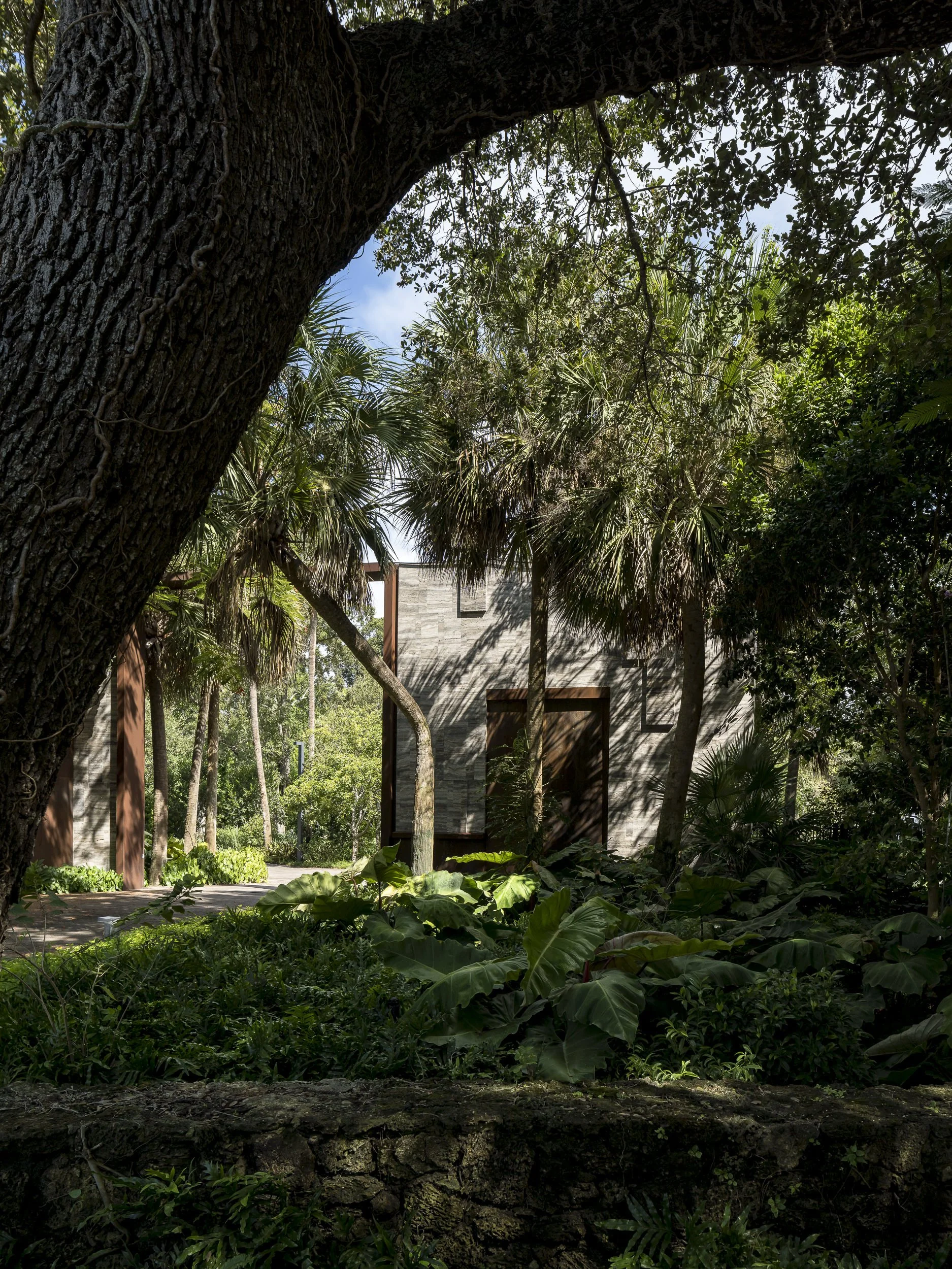 Gatehouse in Coral Gables Rene Gonzalez Architect Raymond Jungles ...