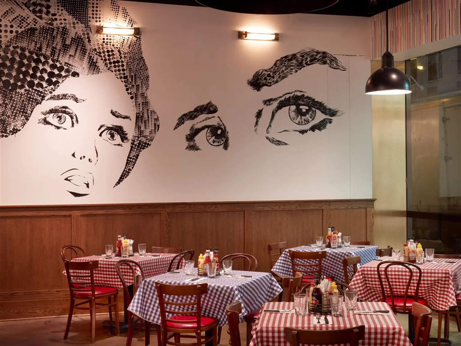 Bill's Bar & Burger in Rockefeller Center — Focus Lighting ...