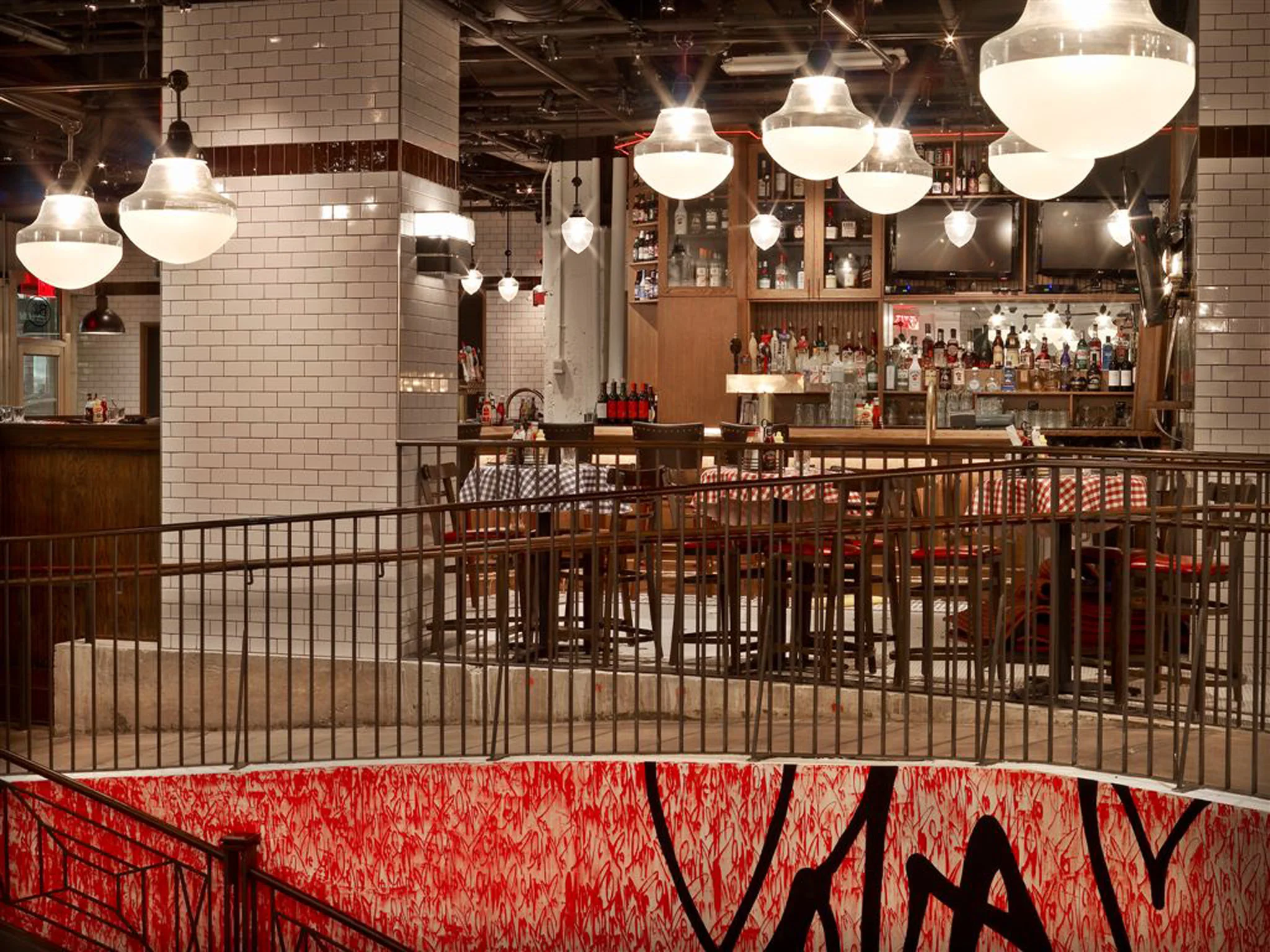 Bill's Bar & Burger in Rockefeller Center — Focus Lighting ...