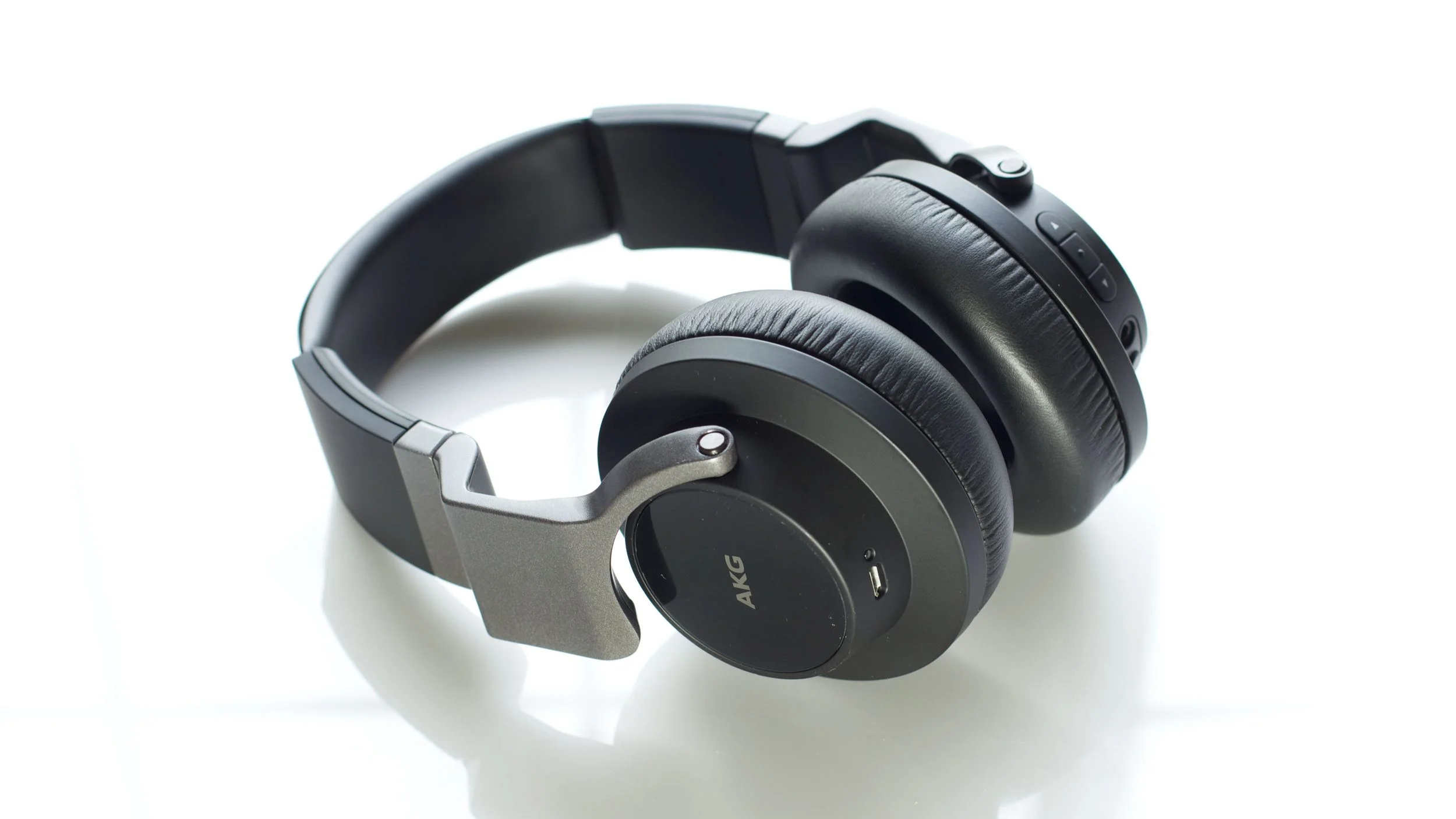 Firstlook: AKG's new bluetooth studio headphones - K845BT — LifewithTech