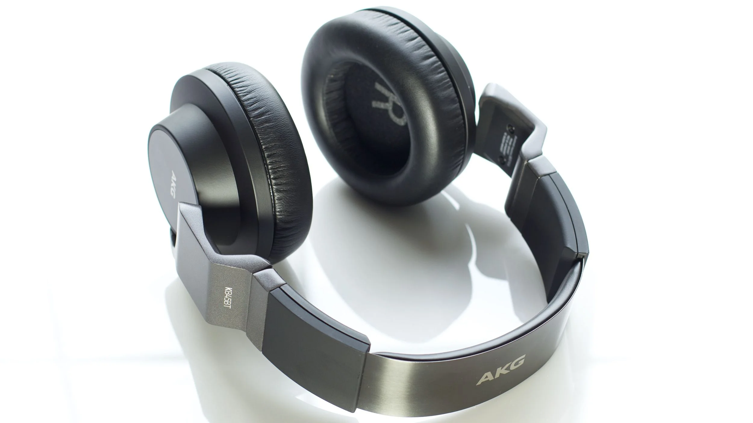 Firstlook: AKG's new bluetooth studio headphones - K845BT — LifewithTech