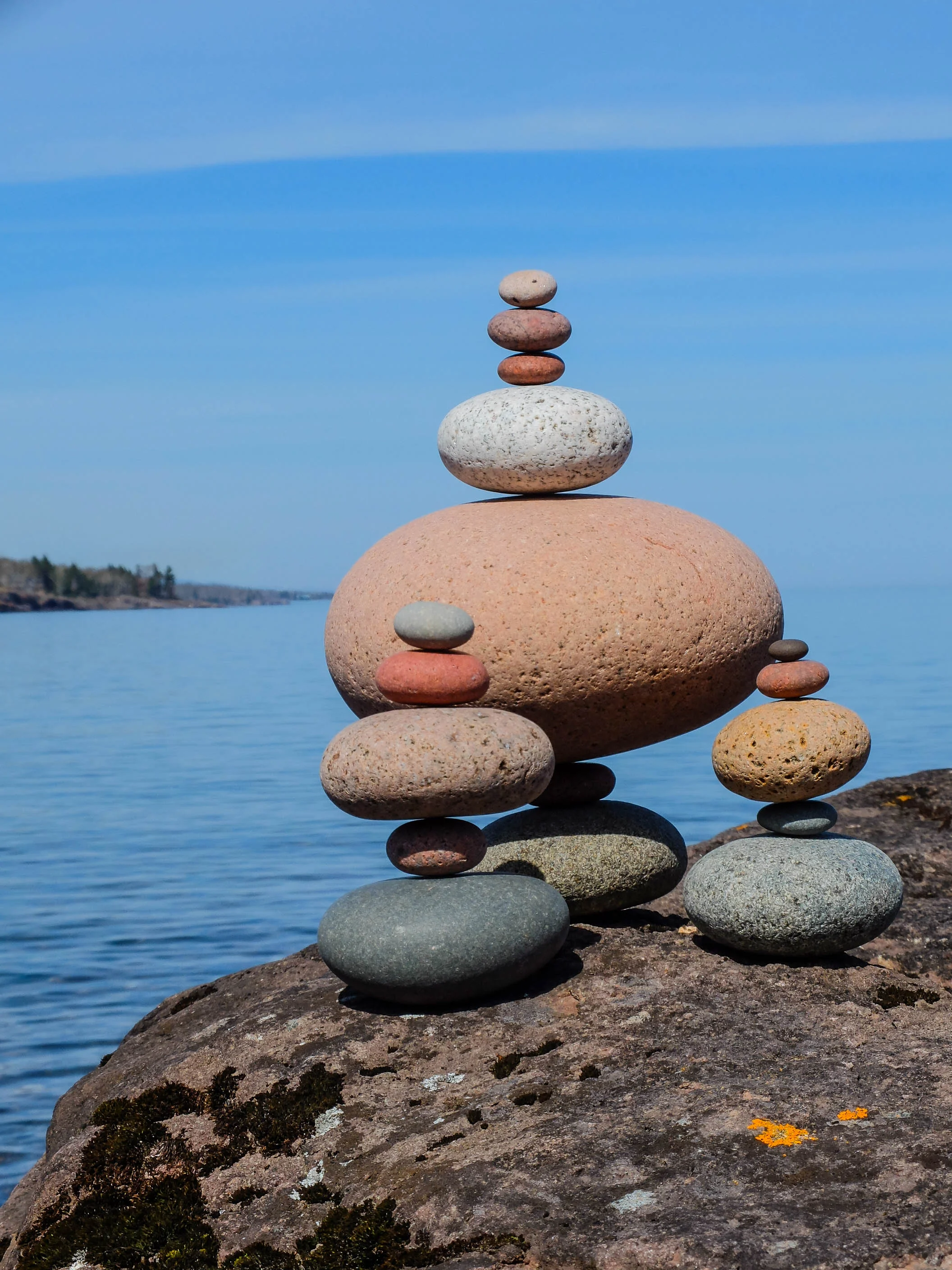 Portfolio of selected photos of stone balancing art — temporarysculpture
