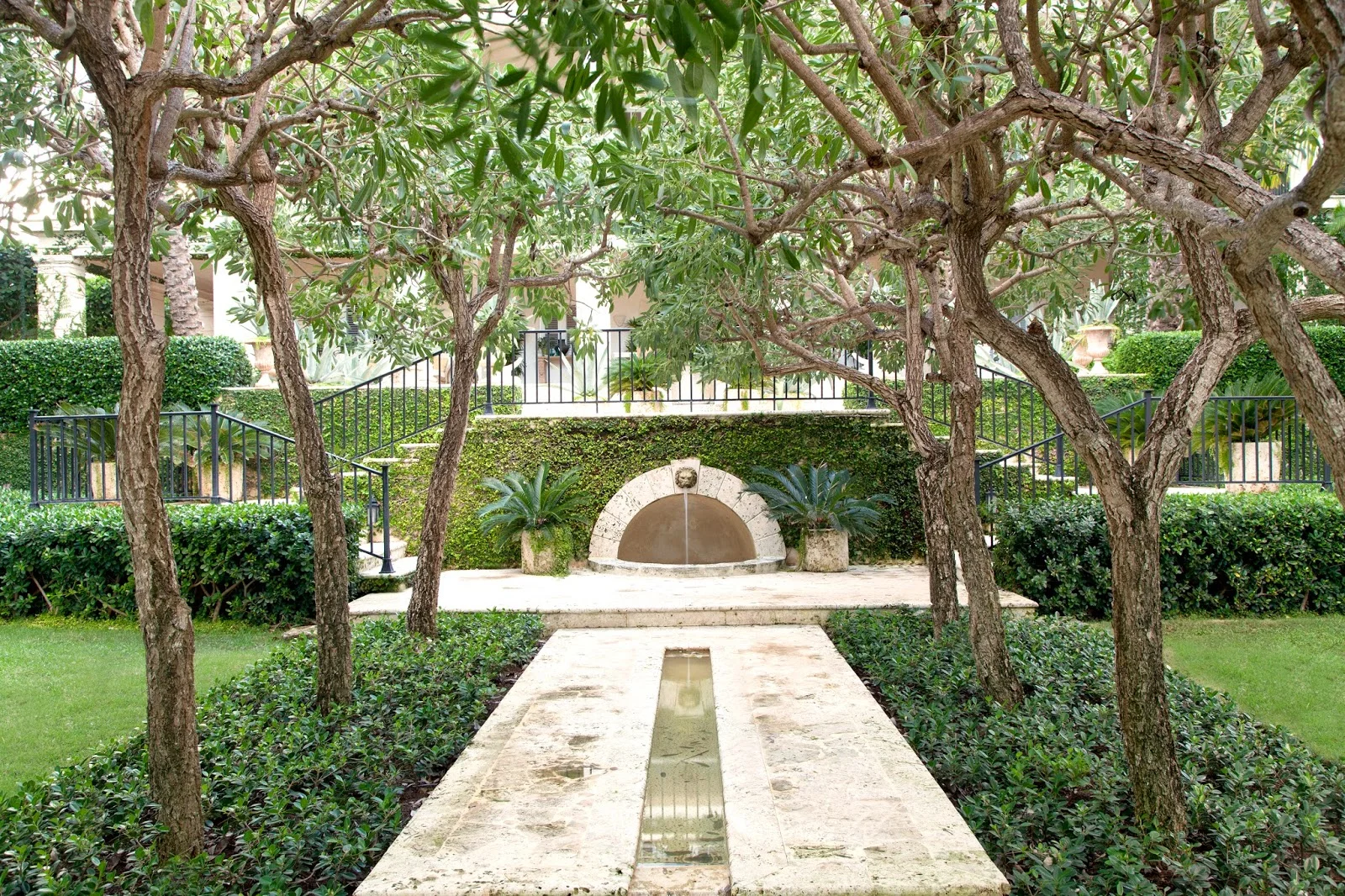 A SOFT LANDING: BUNNY WILLIAMS RUGS FOR DASH AND ALBERT — STYLEBEAT