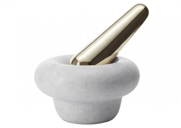 COOL TO THE TOUCH: 7 DECORATIVE PIECES IN WHITE MARBLE — STYLEBEAT