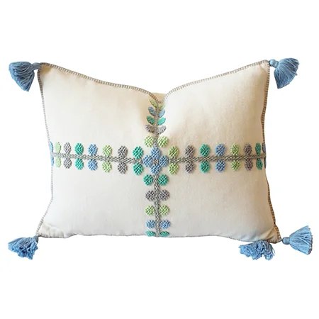 THE FALL BACK: A ROUND UP OF 14 UNIQUE THROW PILLOWS TO COZY UP TO ...