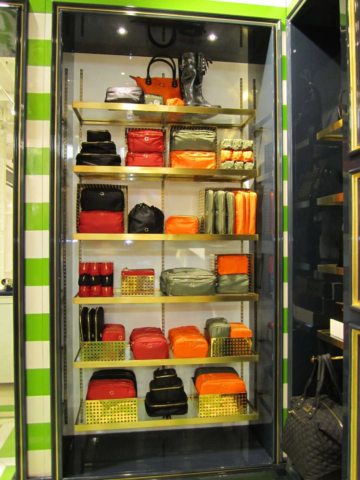 C. WONDER TO CLOSE ITS BIG GREEN DOORS: 50% OFF EVERYTHING — STYLEBEAT