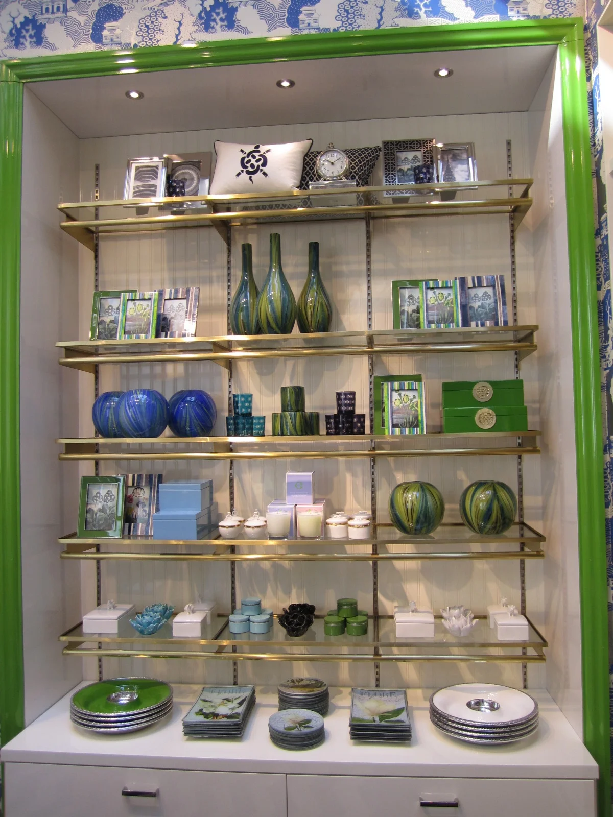 C. WONDER TO CLOSE ITS BIG GREEN DOORS: 50% OFF EVERYTHING — STYLEBEAT