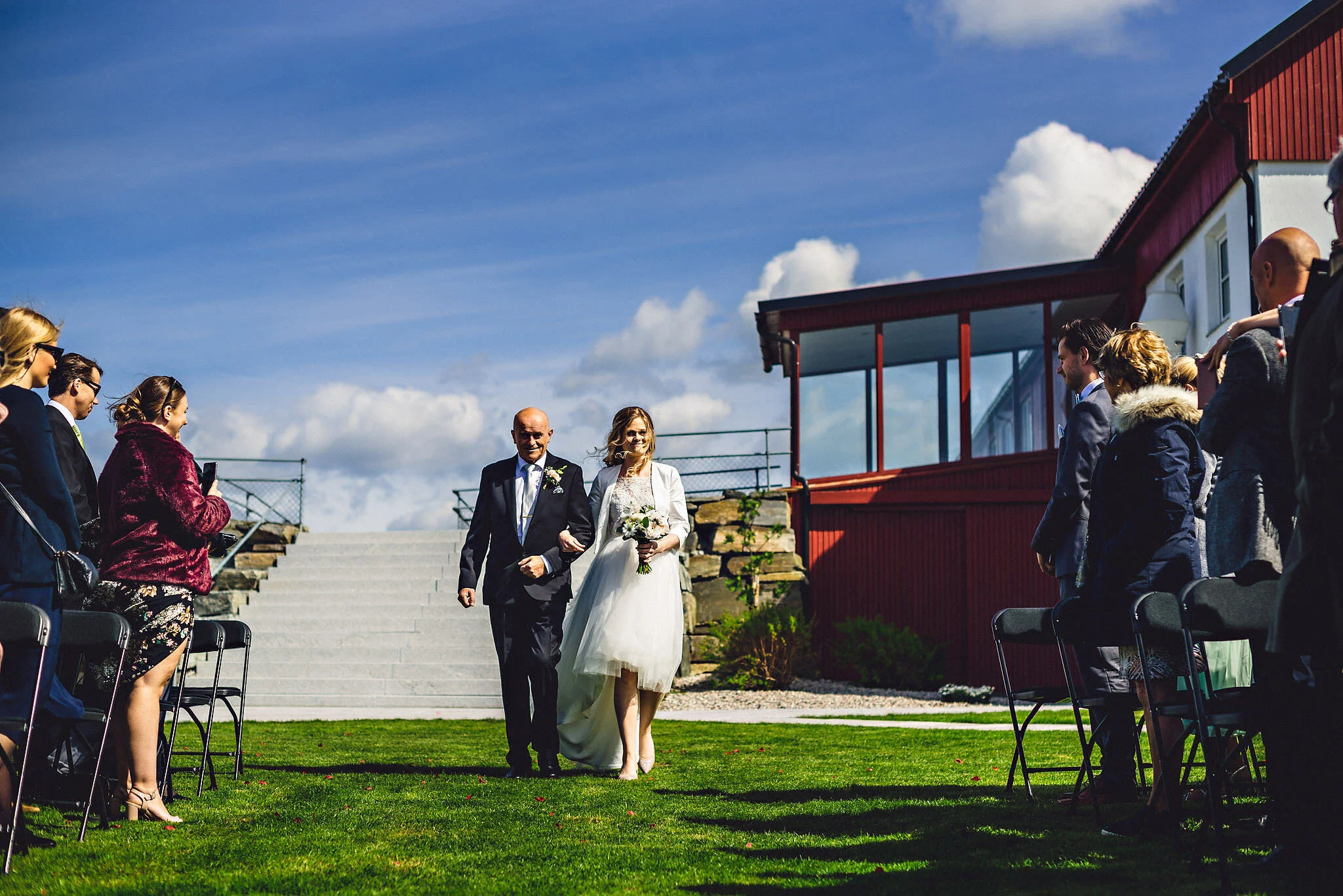 Bryllup på Solastranden Gård med utendørs vielse - Bryllupsfotograf ...