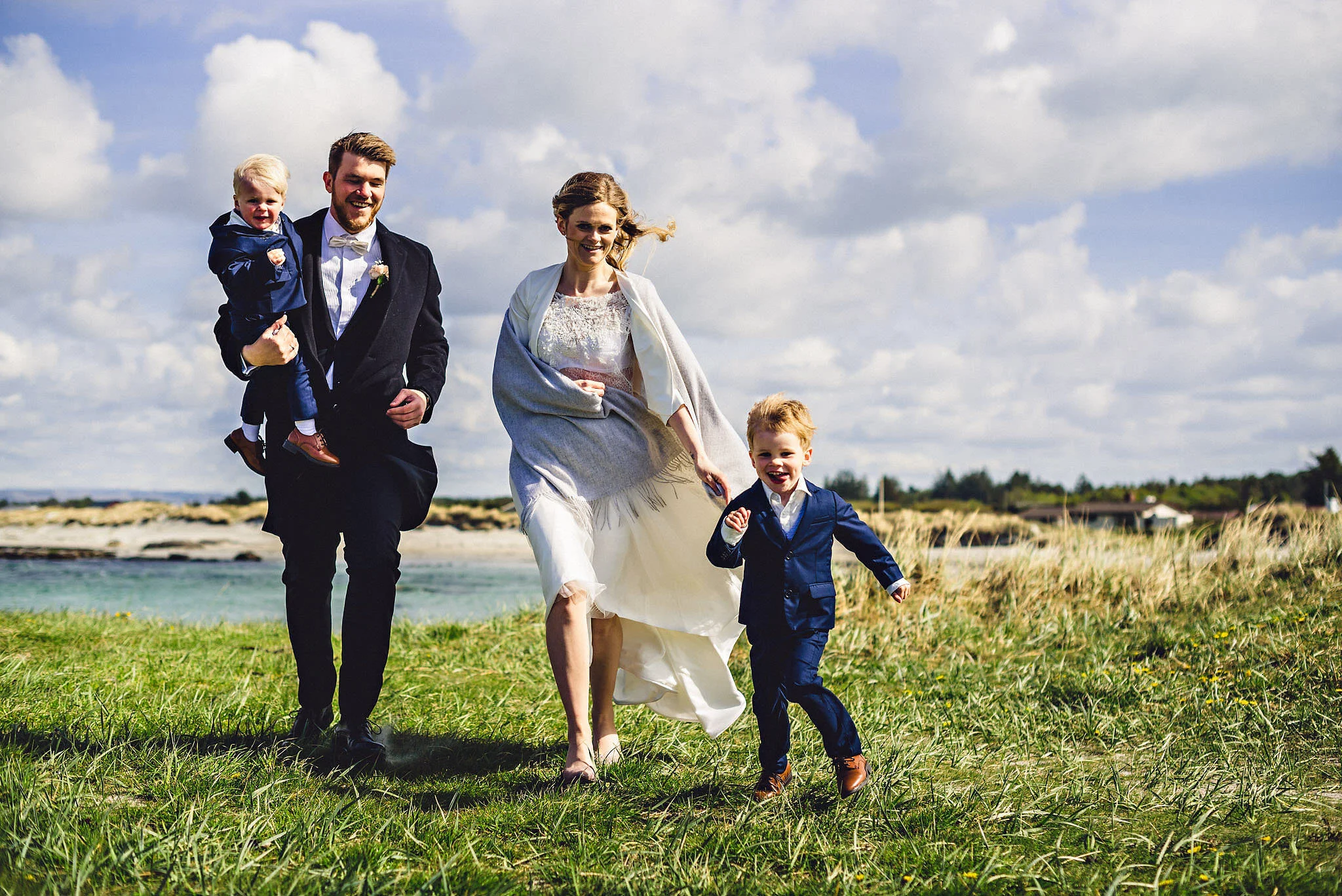 Bryllup på Solastranden Gård med utendørs vielse - Bryllupsfotograf ...