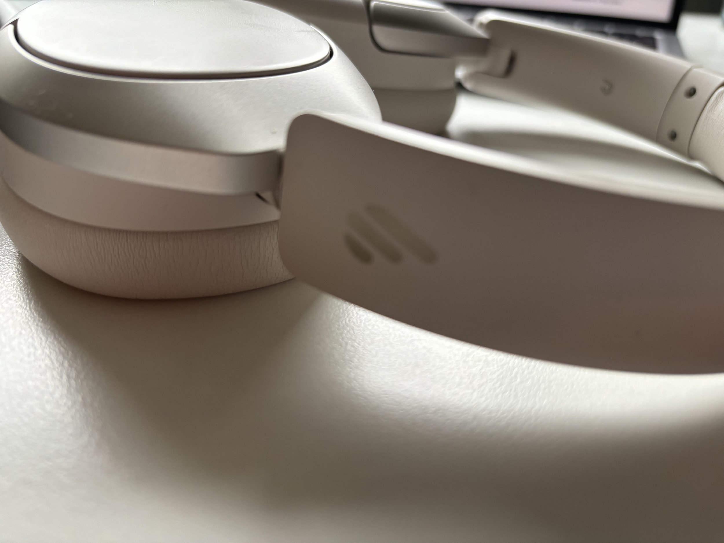 Best Budget Headphones: Sonoflow by 1More vs. W830NB by Edifier ...