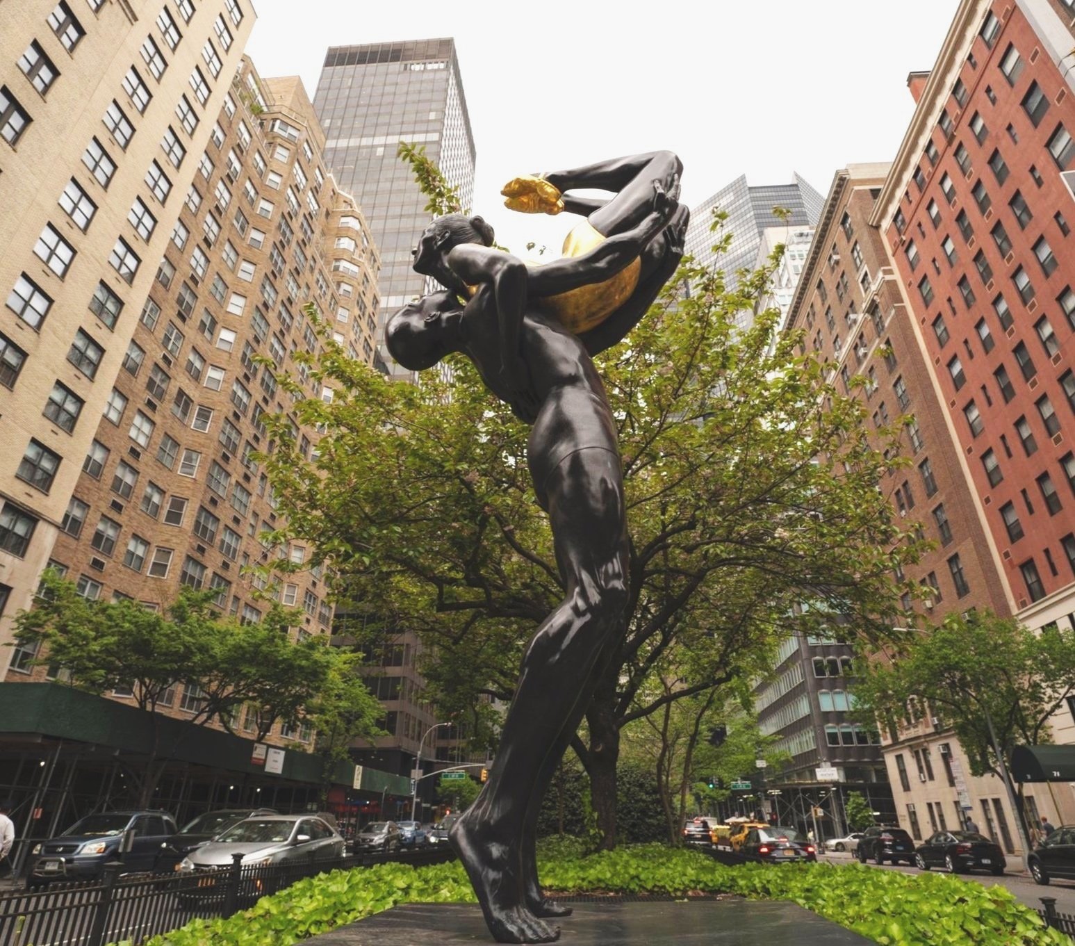 Monumental — Carole A. Feuerman